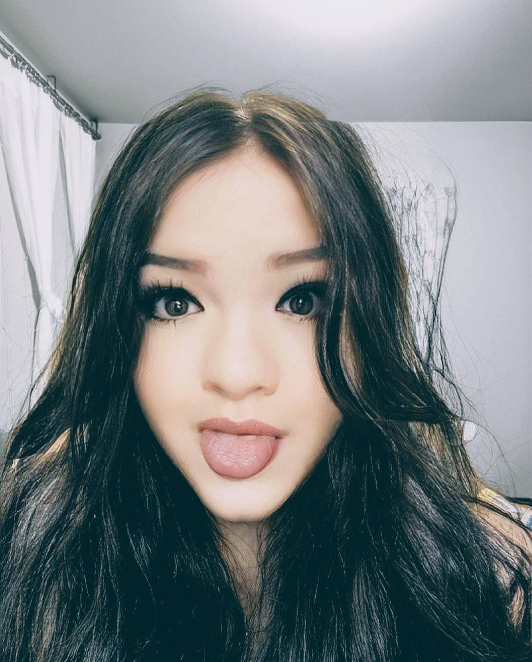 Howdy y'all! Please excuse my dumb tongue 😜 | Scrolller