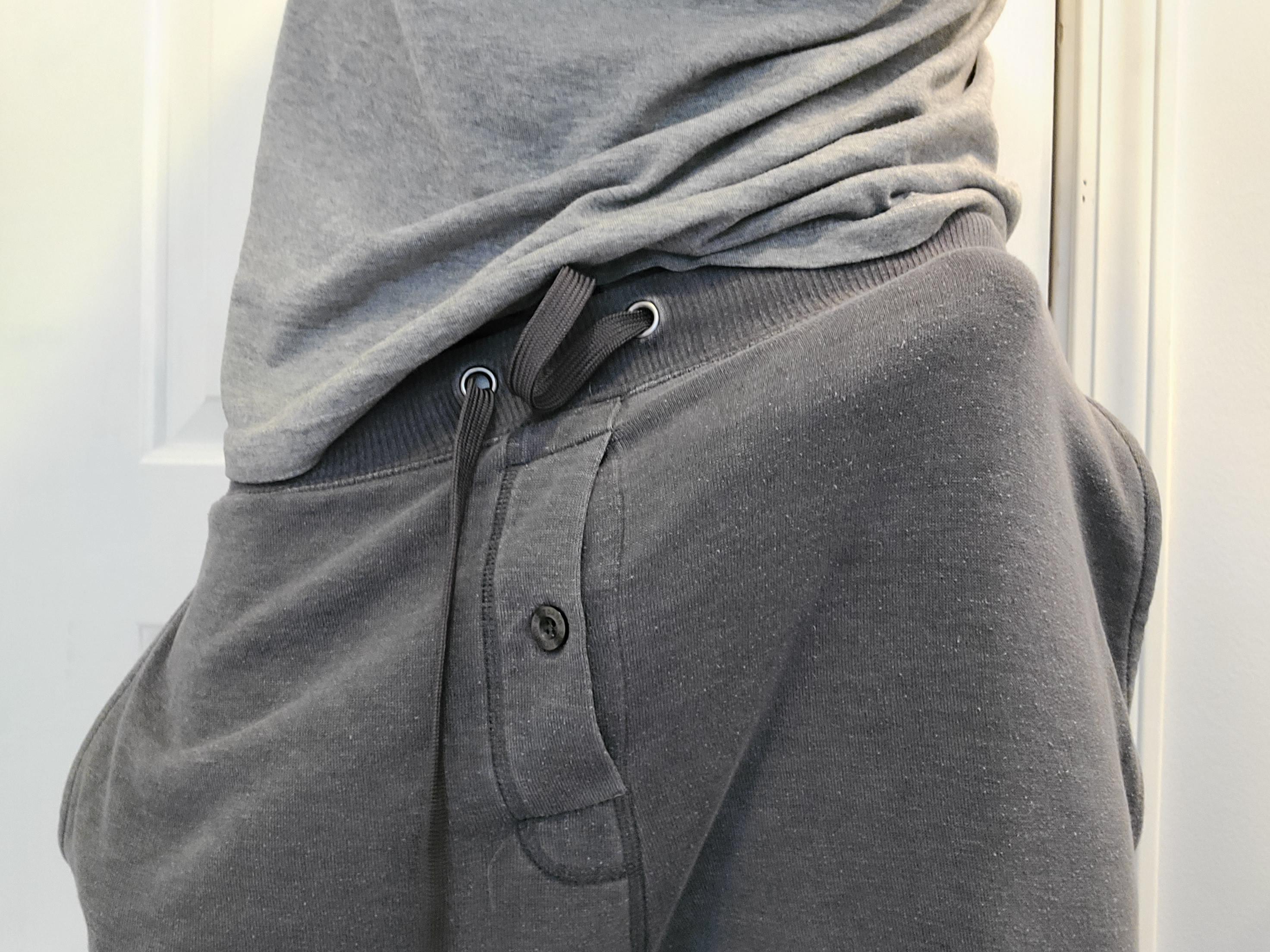 How's my bulge? | Scrolller