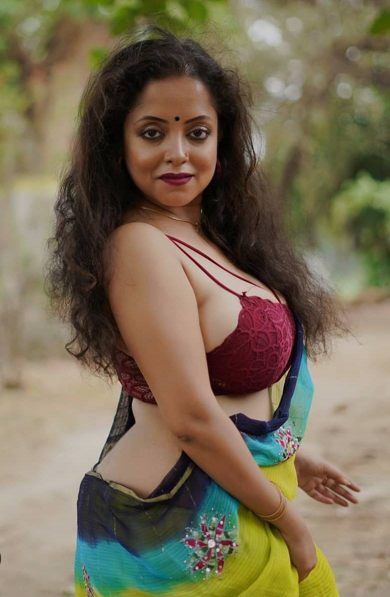 How's my mom?Let's talk about each other's hot moms in comment | Scrolller