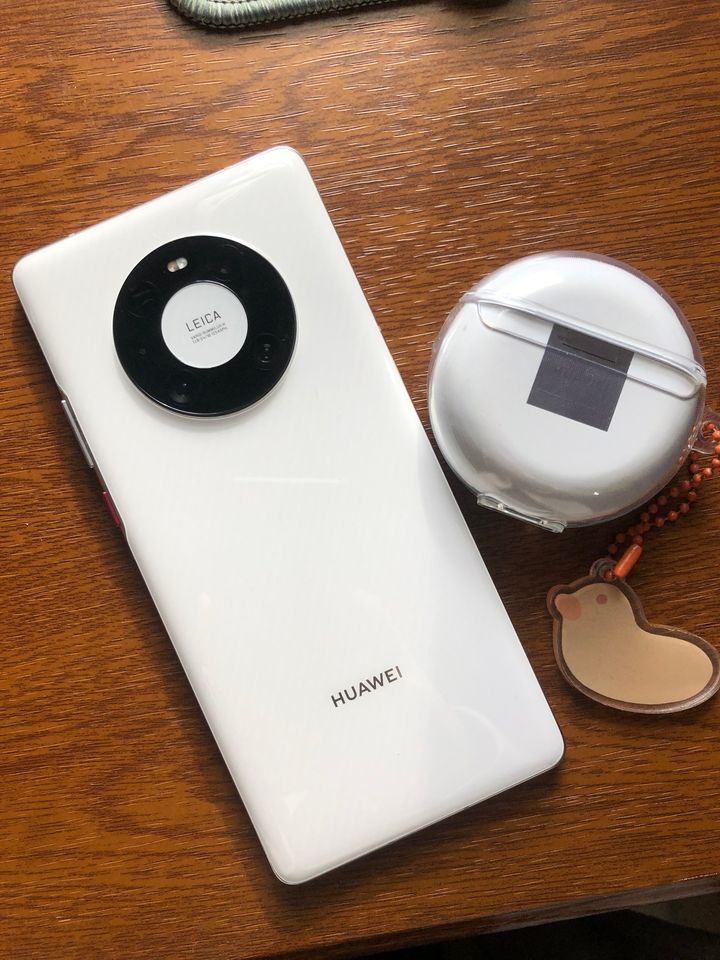 Huawei Mate 40 in White! Which color would you go for? 😛 | Scrolller