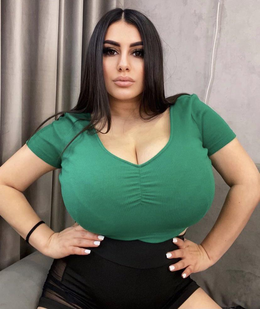 Huge Hangers in green | Scrolller