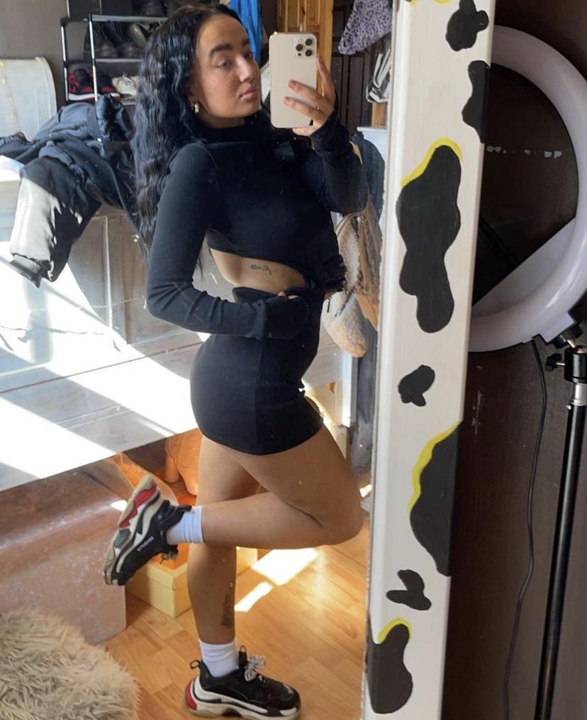 Hungover and horny. Use me? | Scrolller