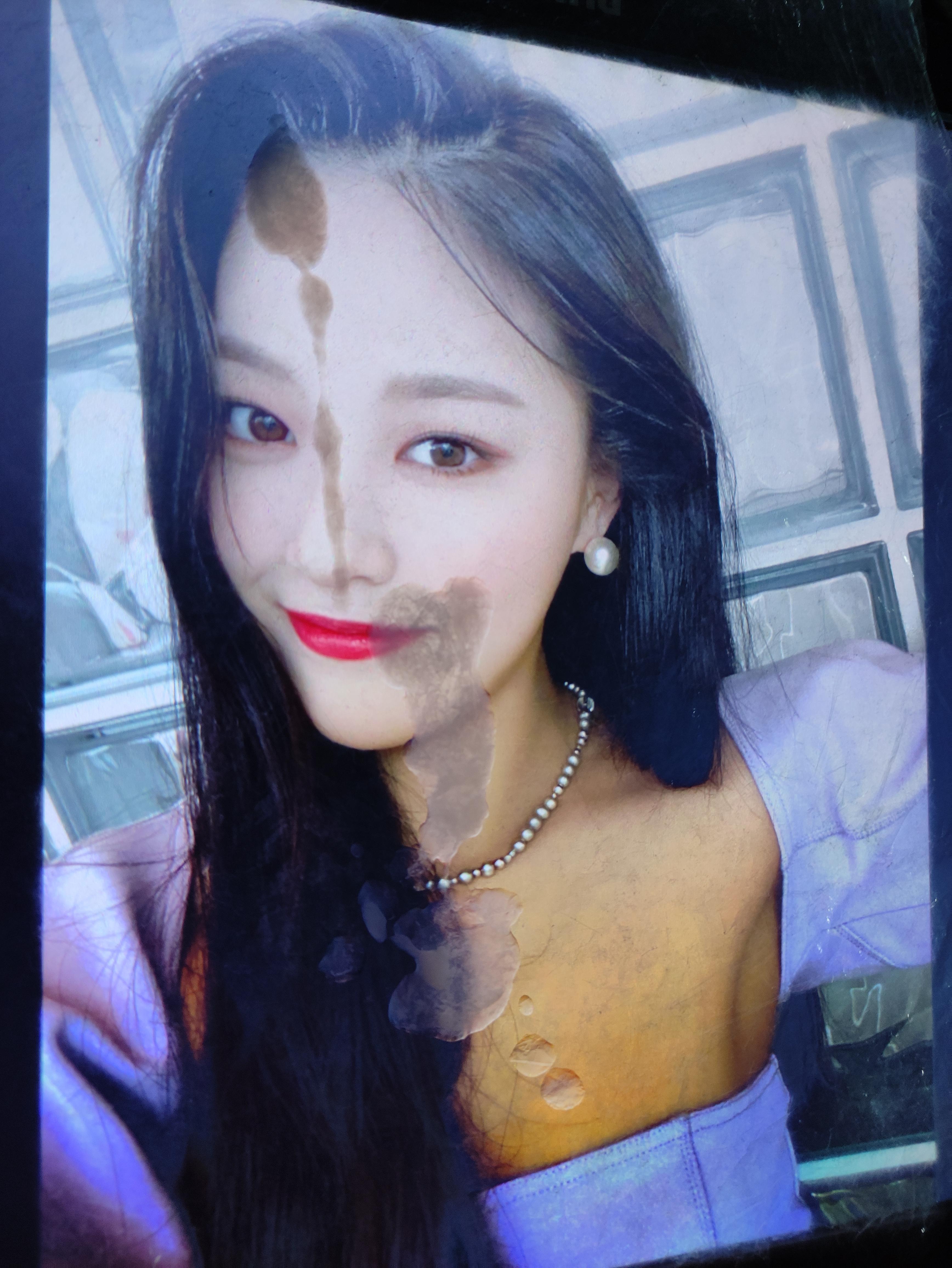 Hyunjin loona | Scrolller