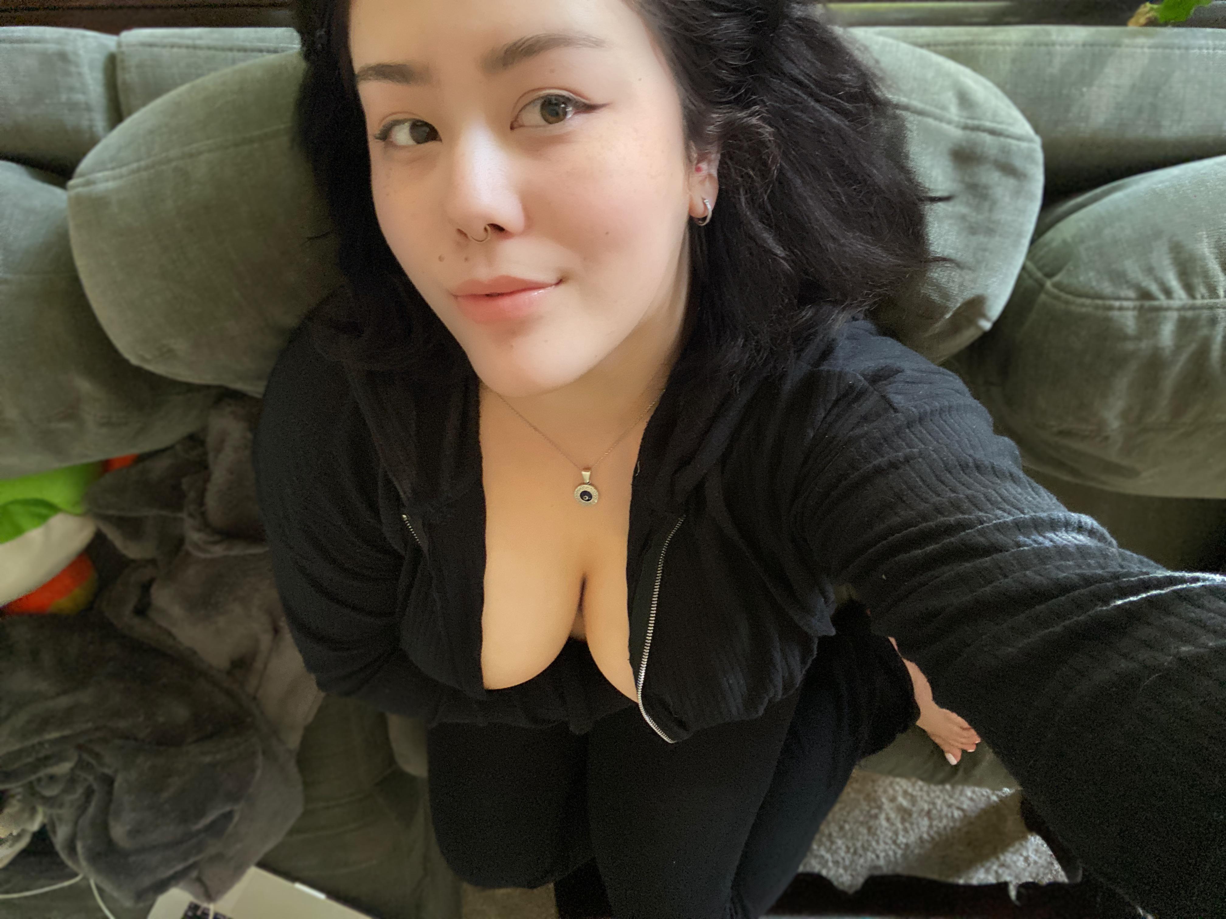 I almost never wear a bra, even with DD cups | Scrolller