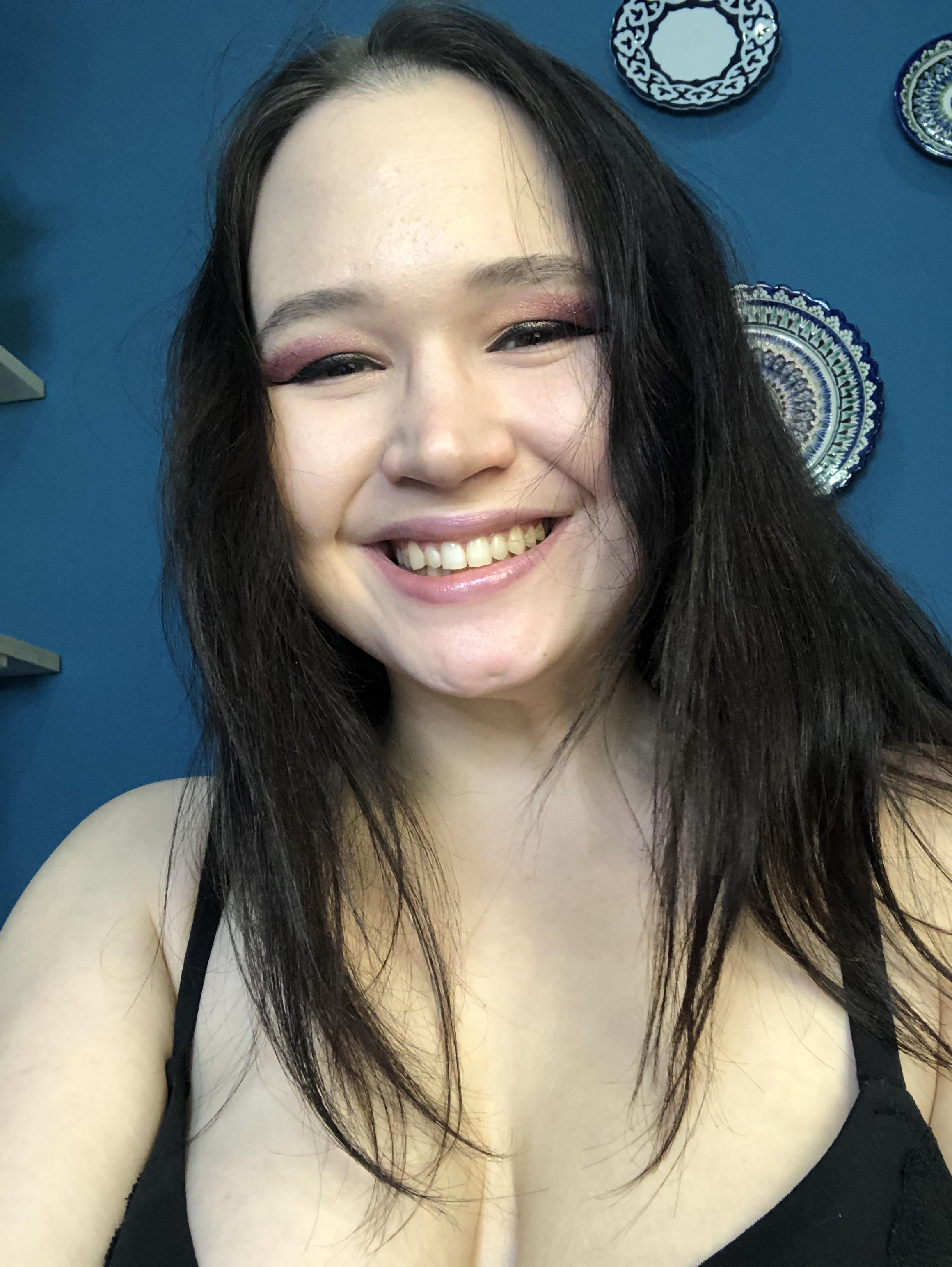 I am smiling for you | Scrolller