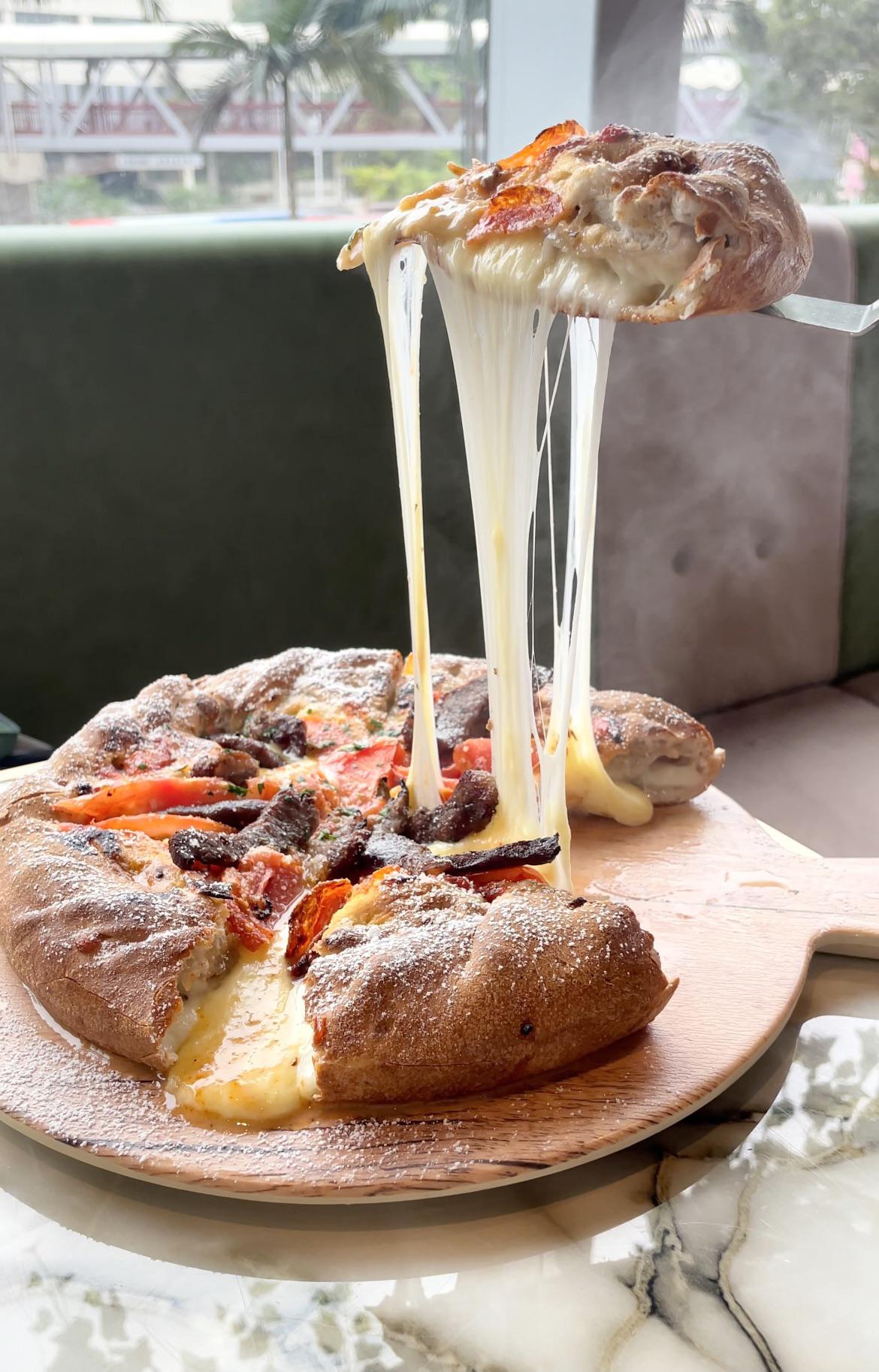 [I ate] Cheesy Pizza | Scrolller