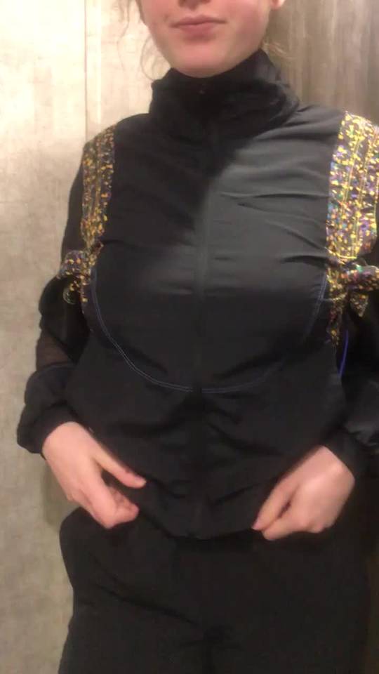 I’d like to introduce you to my tits | Scrolller