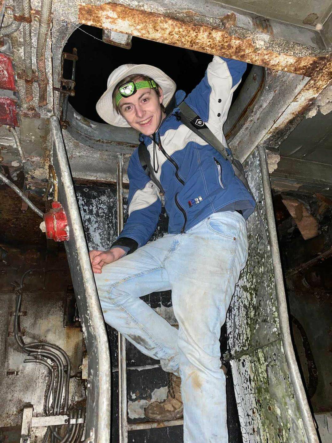 I discovered and explored an abandoned boat | Scrolller