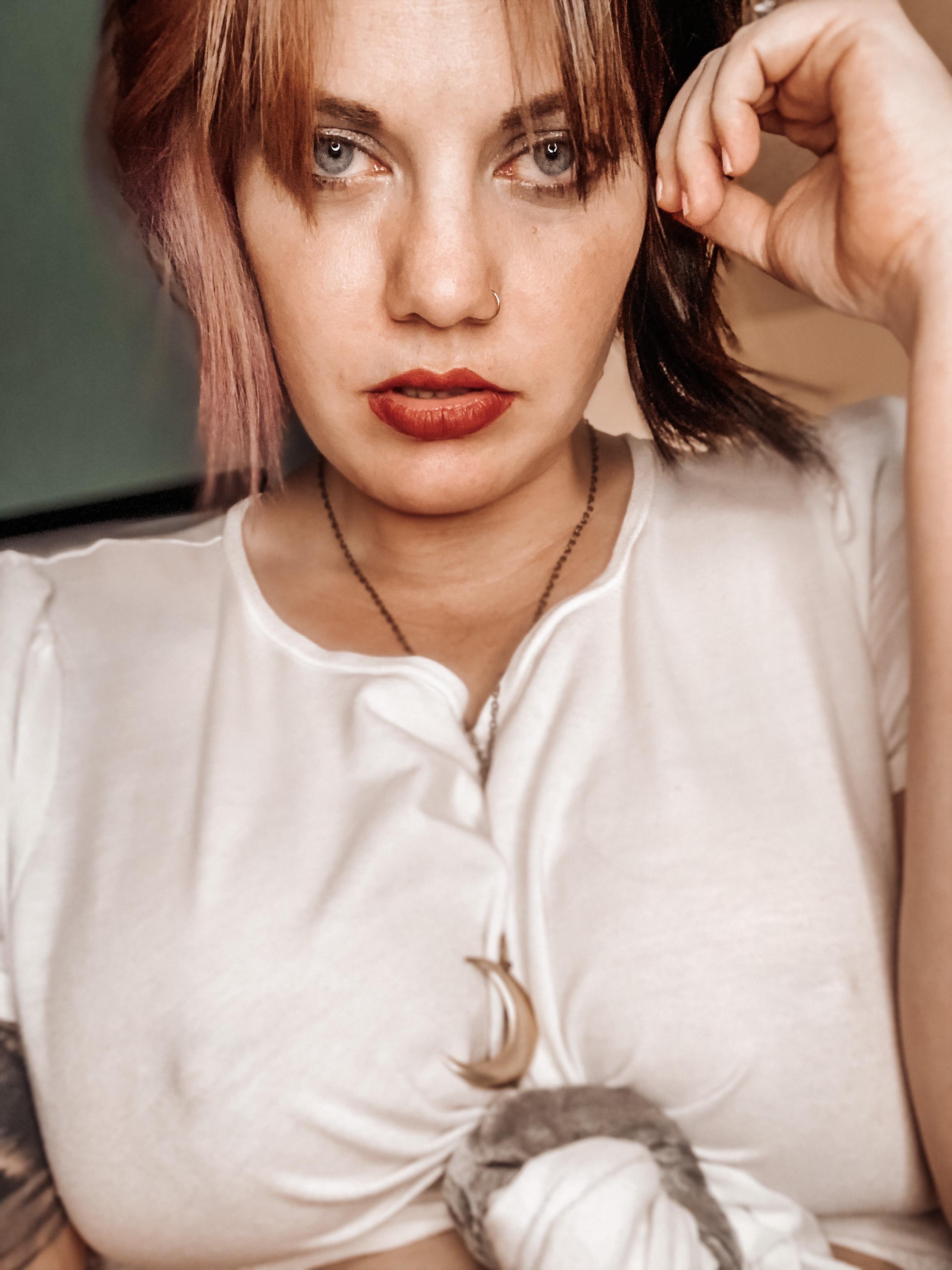 I do be looking hella cute in white though, right? | Scrolller