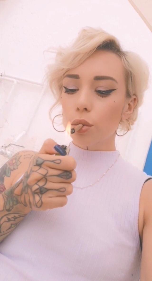 I don't mind sharing with you, as long as you bring good munchies | Scrolller