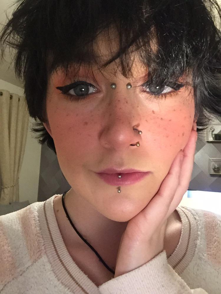 I feel cute with eyeliner((: | Scrolller