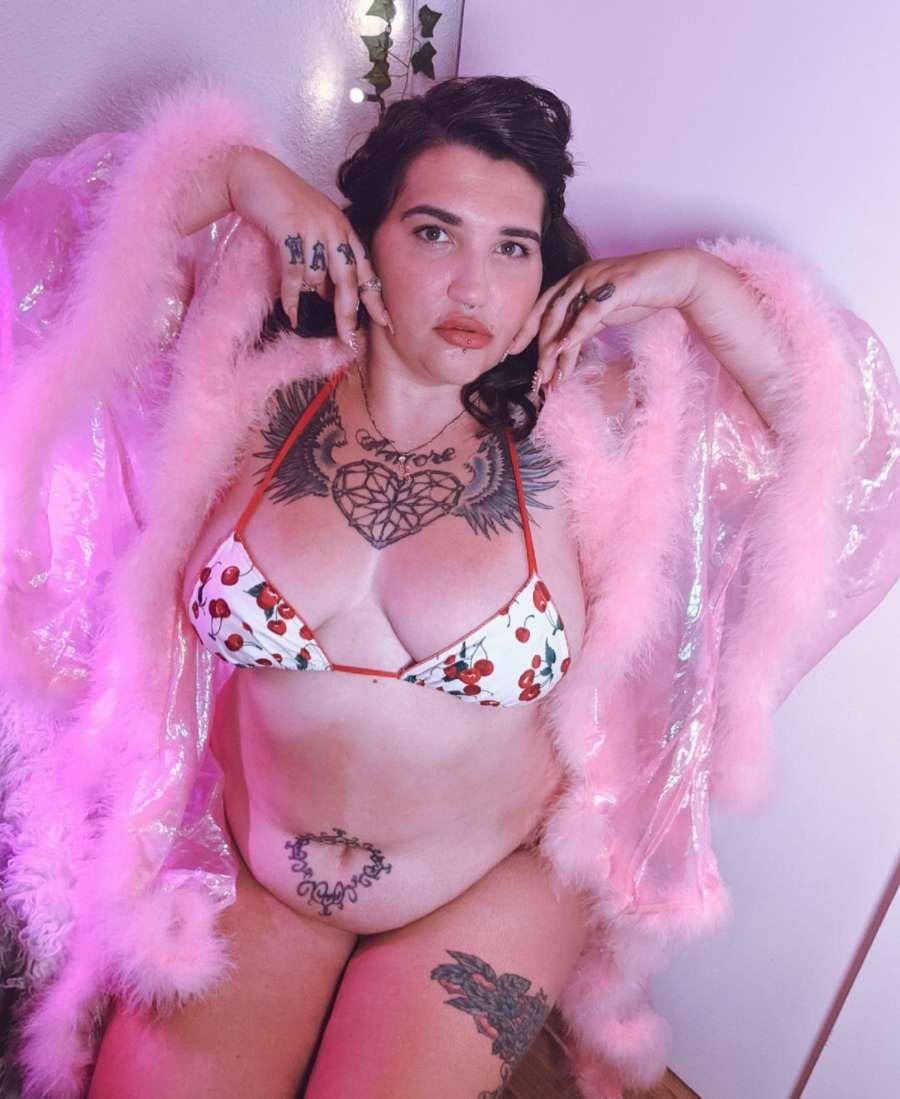 I feel glamorous | Scrolller