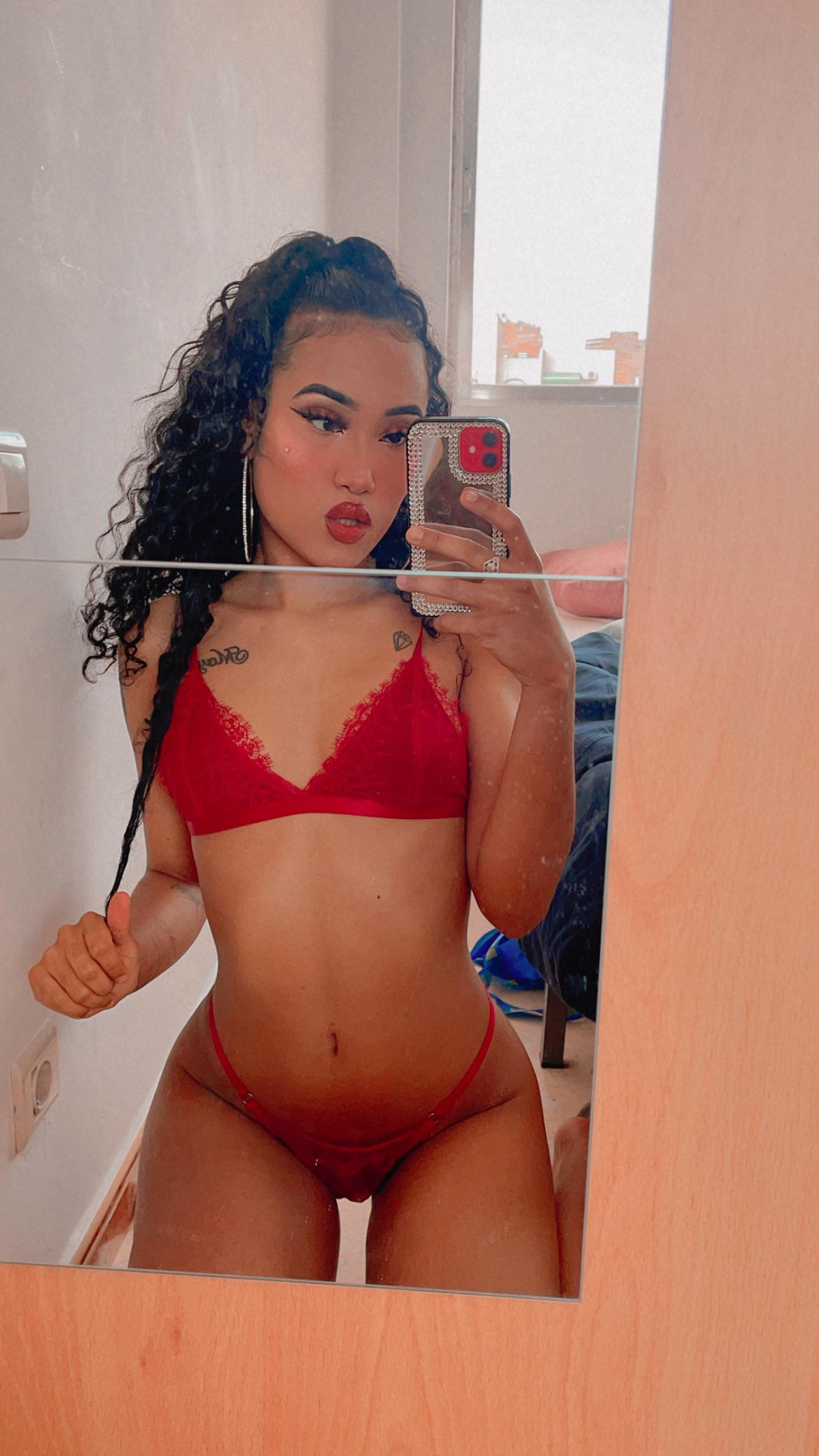 I feel so cute today 🥰 [f] | Scrolller