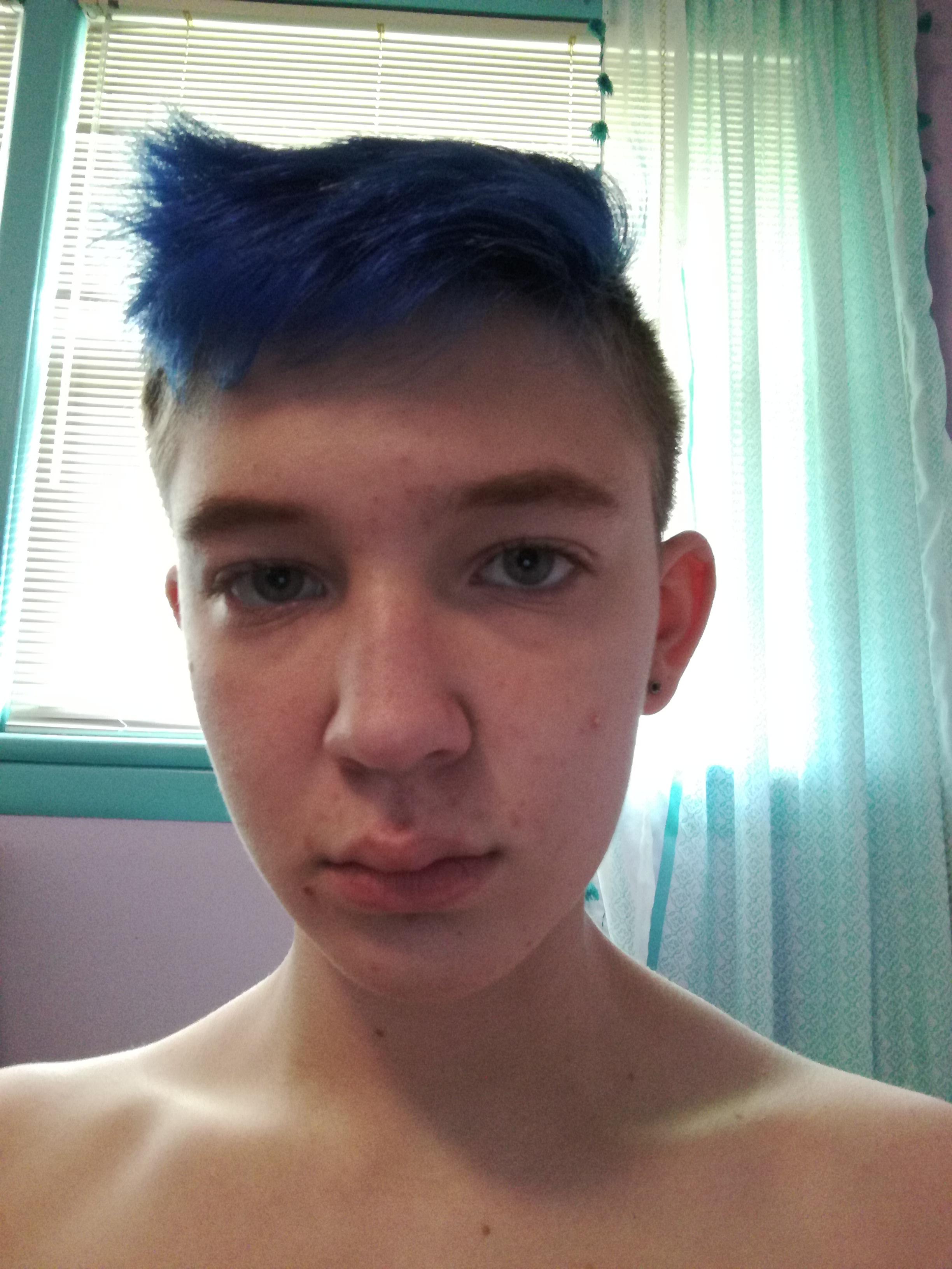 I felt confident in this picture... do I pass? age? | Scrolller