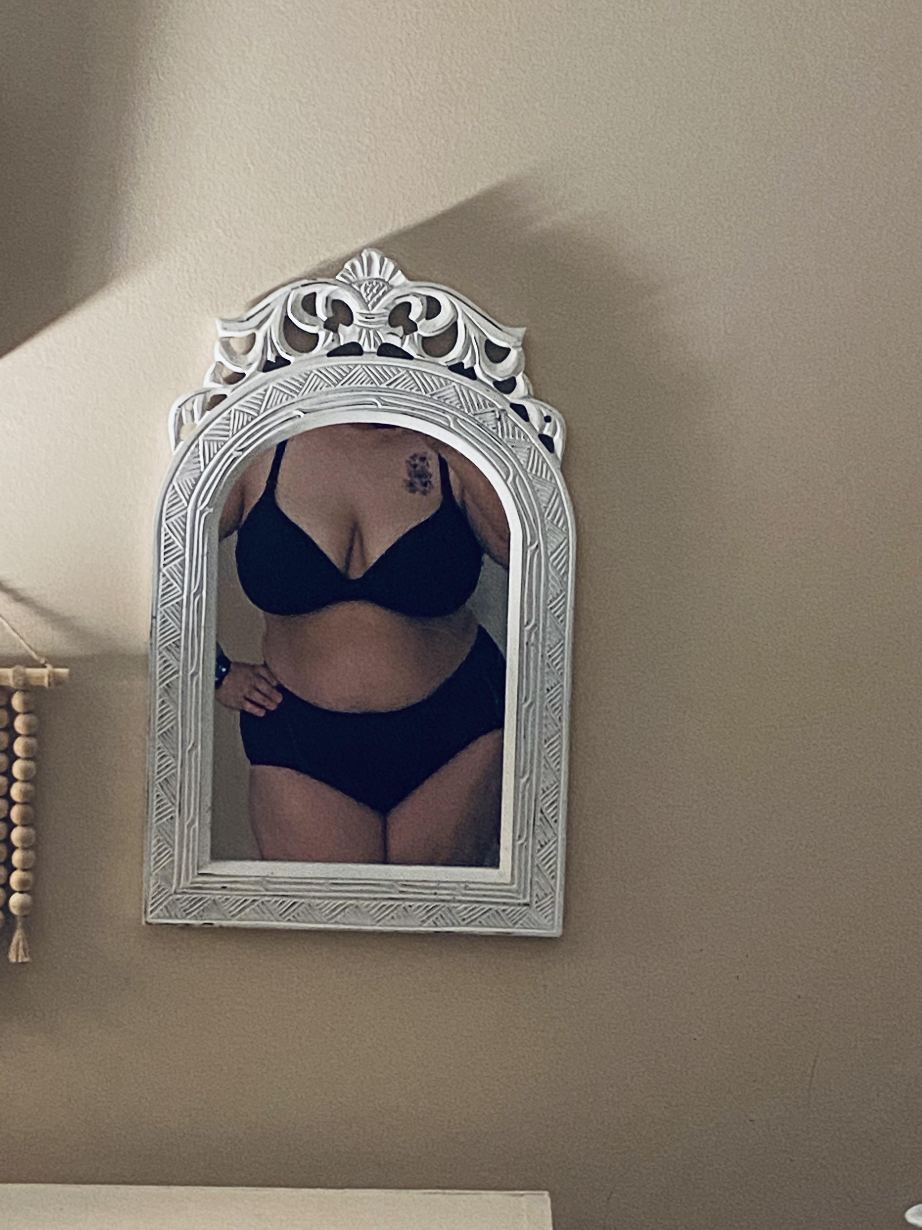 I gave your girlfriend cunnilingus on my couch...😈😛 | Scrolller