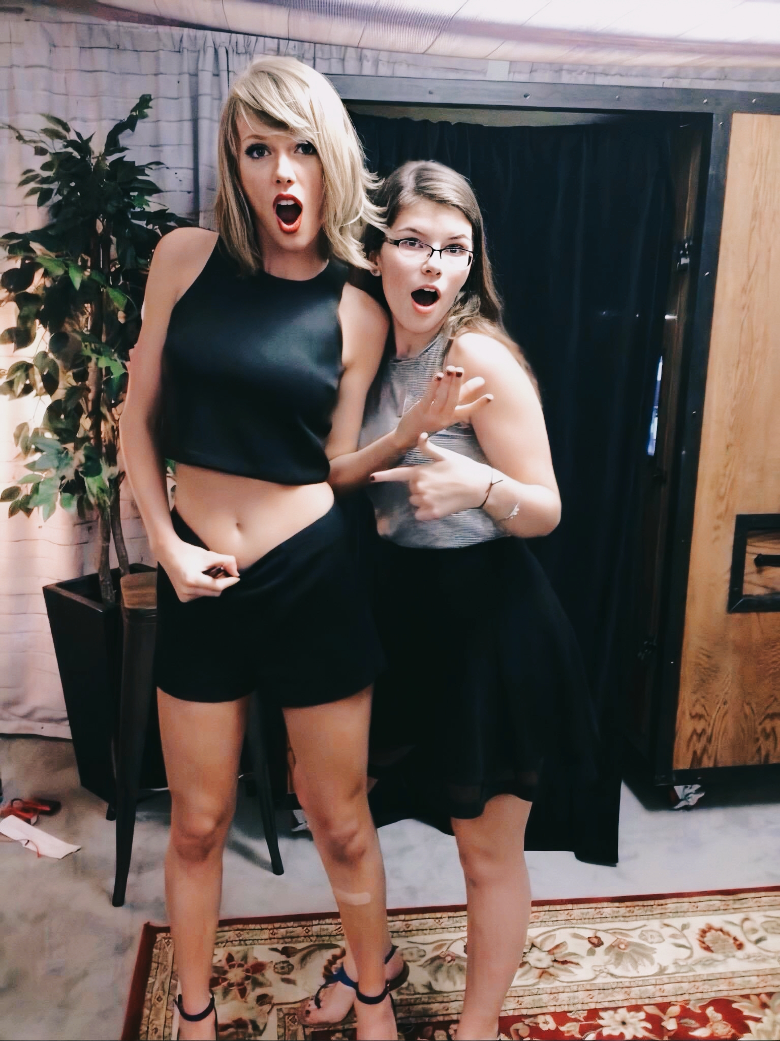 I got a fetish around Taylor's Belly Button area | Scrolller