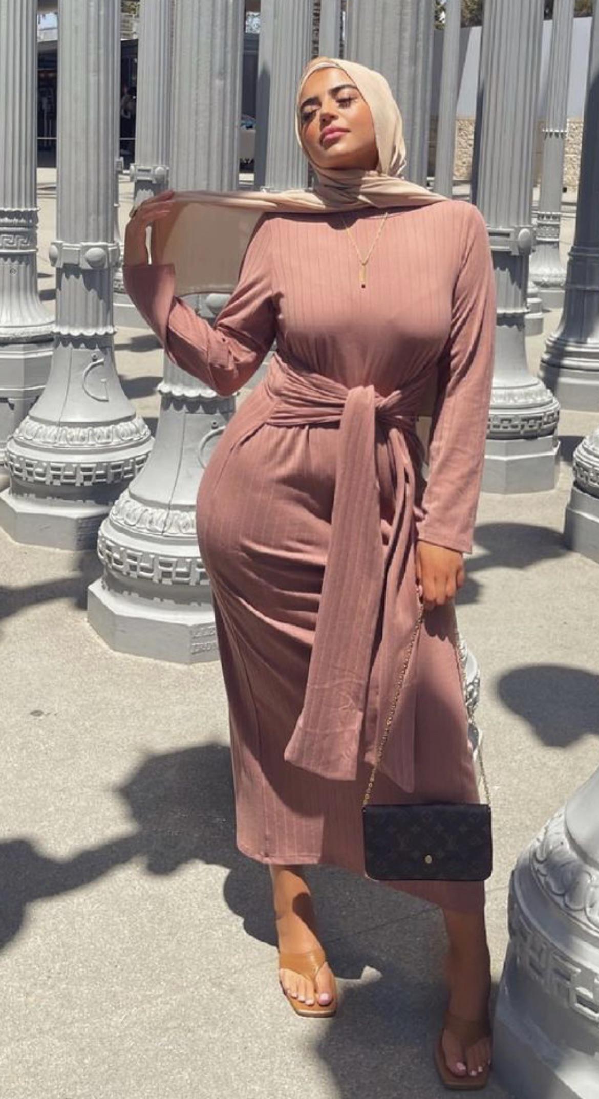 I just wanna impregnate her so bad 😭. Y’all would too or na? IG : bnkhachab | Scrolller