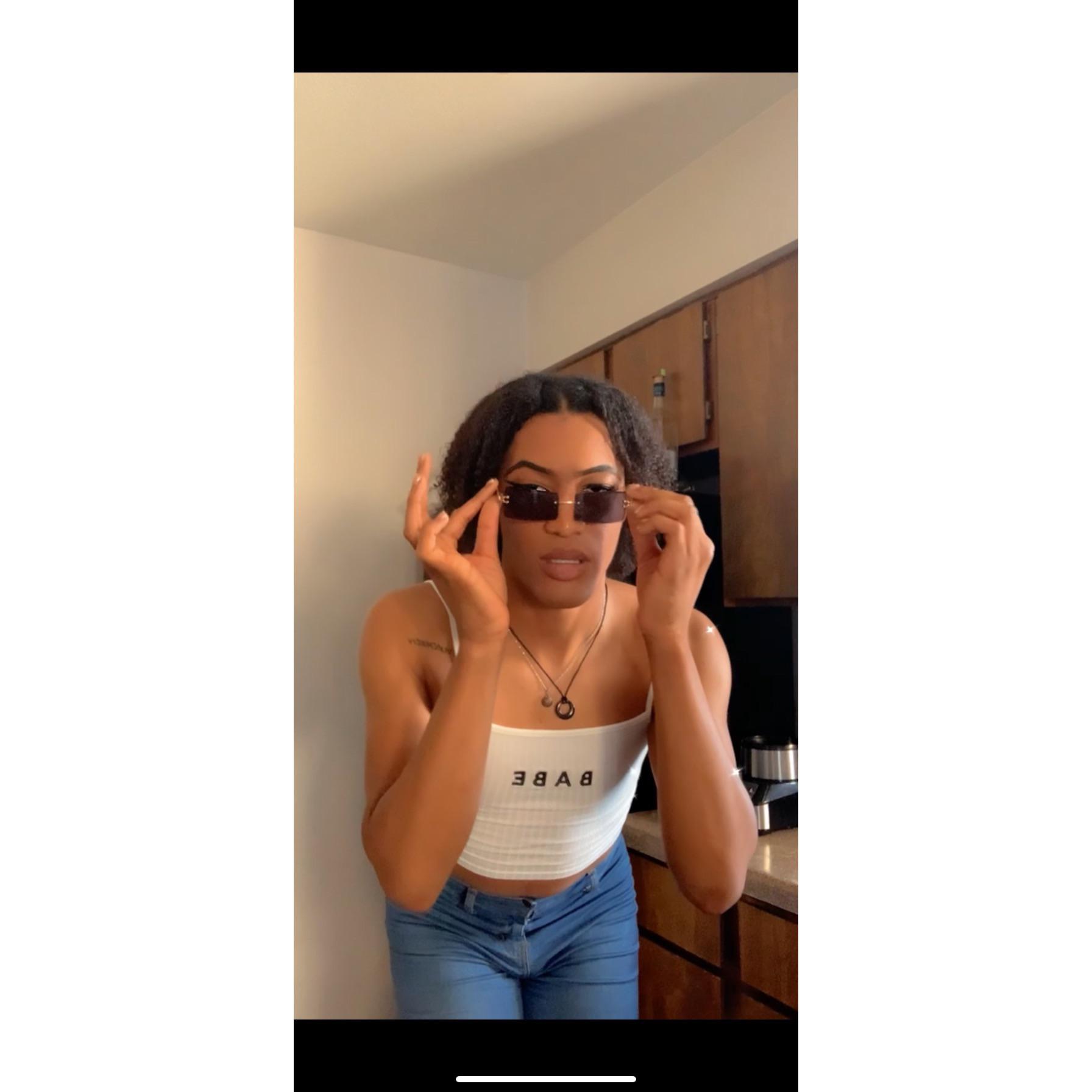 I just wanna introduce myself 😌 | Scrolller