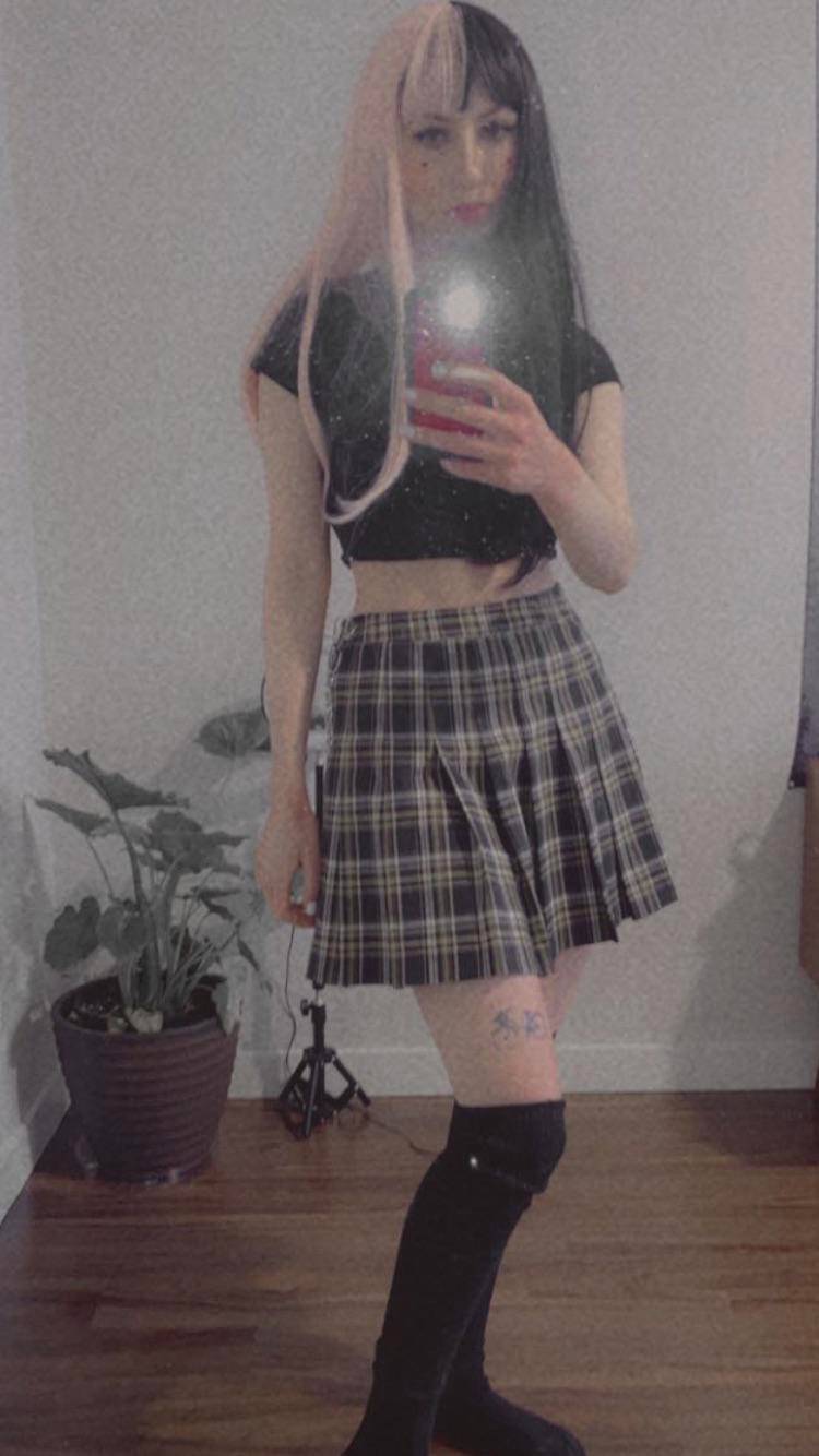 Bow down to your emo queen | Scrolller