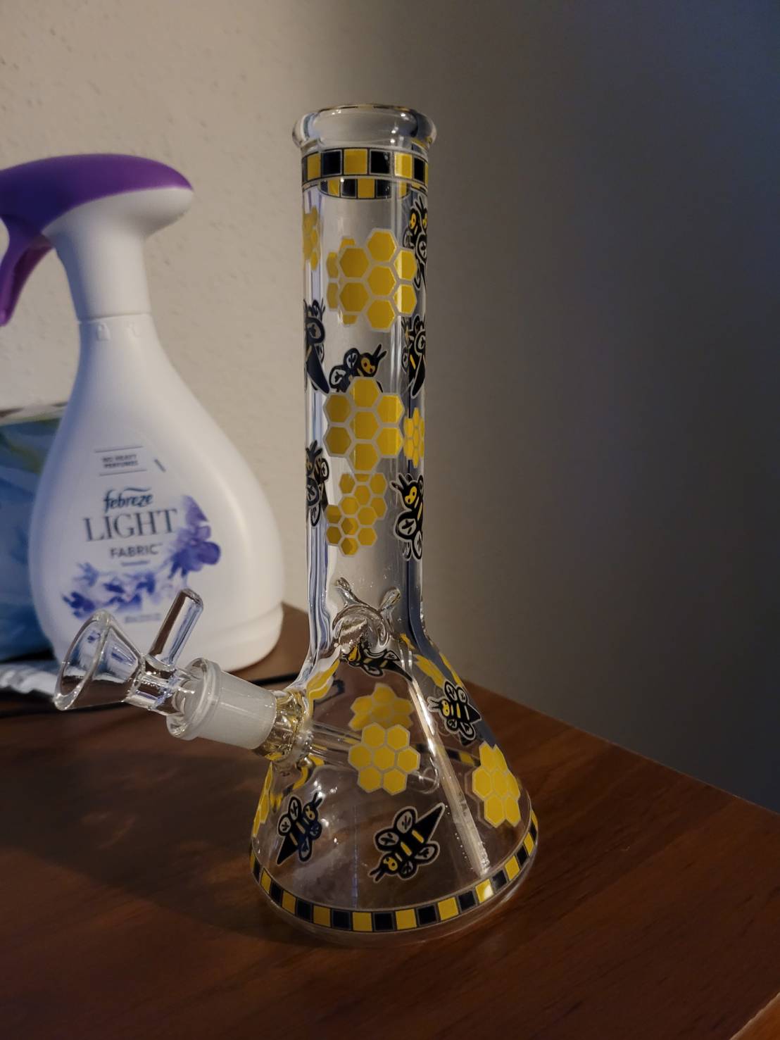 I just wanted to show off my rlly cute bee bong I just got 💛🐝 | Scrolller