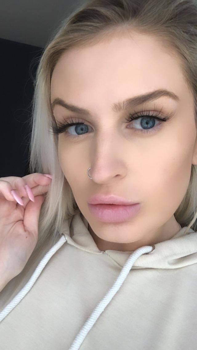 You know the thought of serving a Princess gets you hard | Scrolller