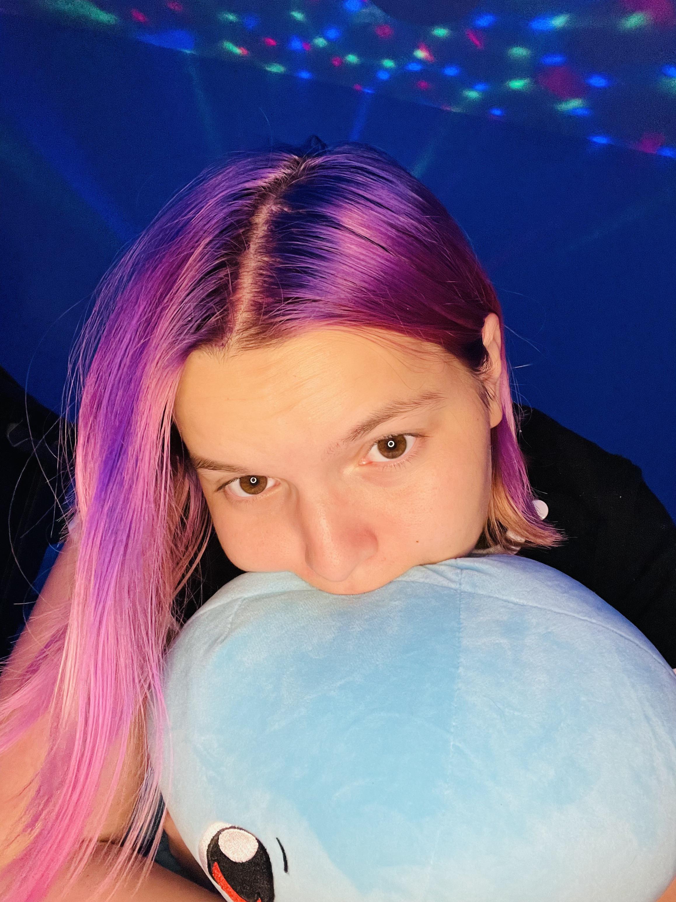 I like biting | Scrolller