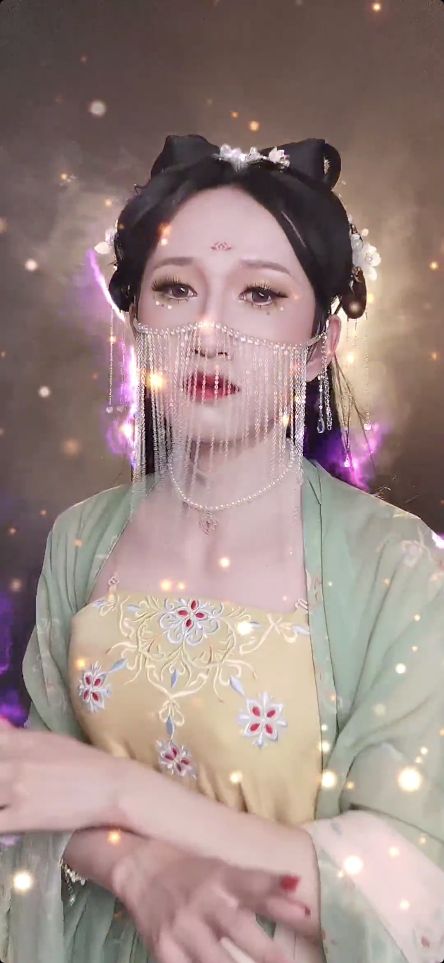 I like the Chinese traditional costume | Scrolller