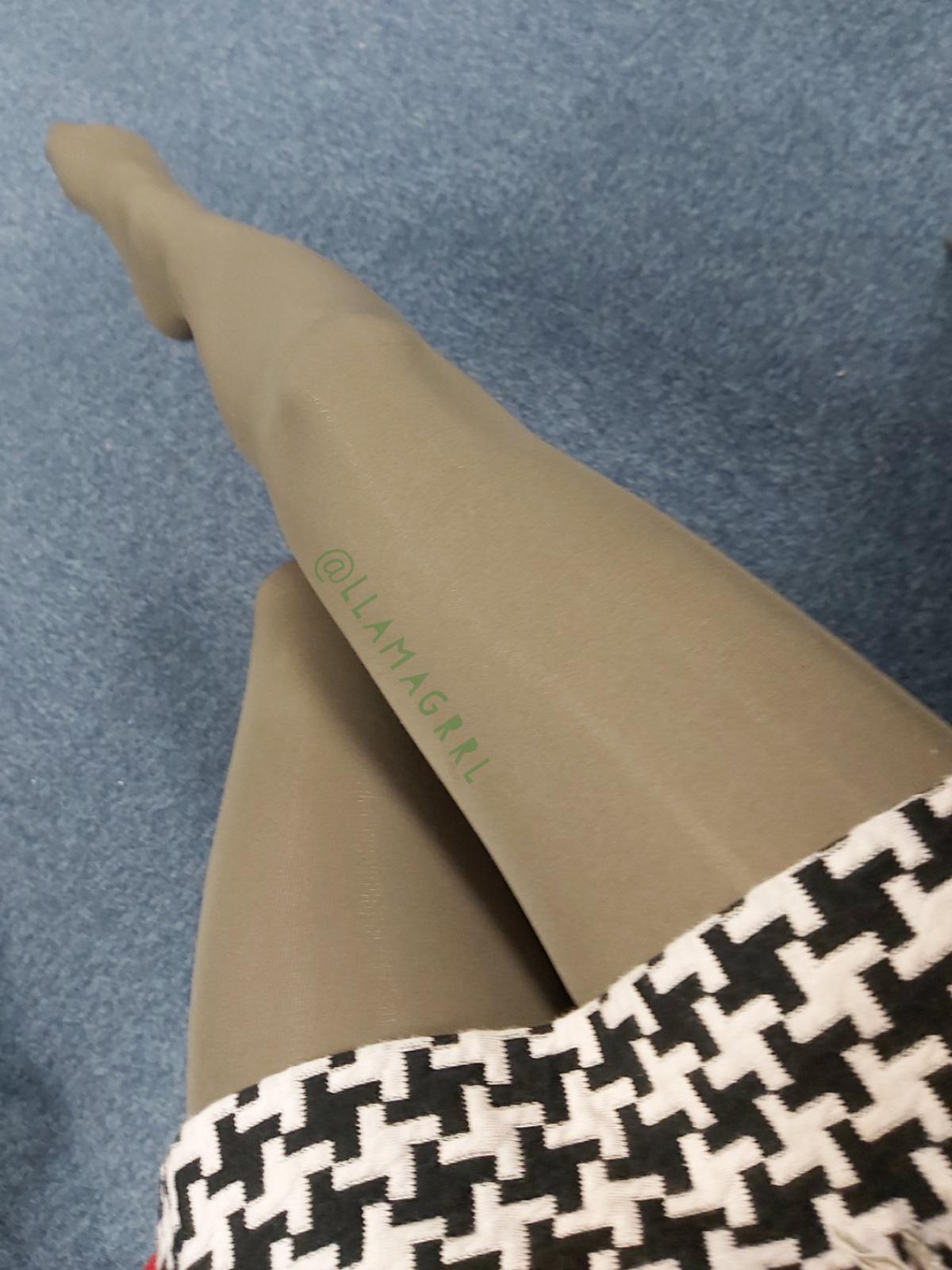 I like to wear tight fitting clothes at work | Scrolller