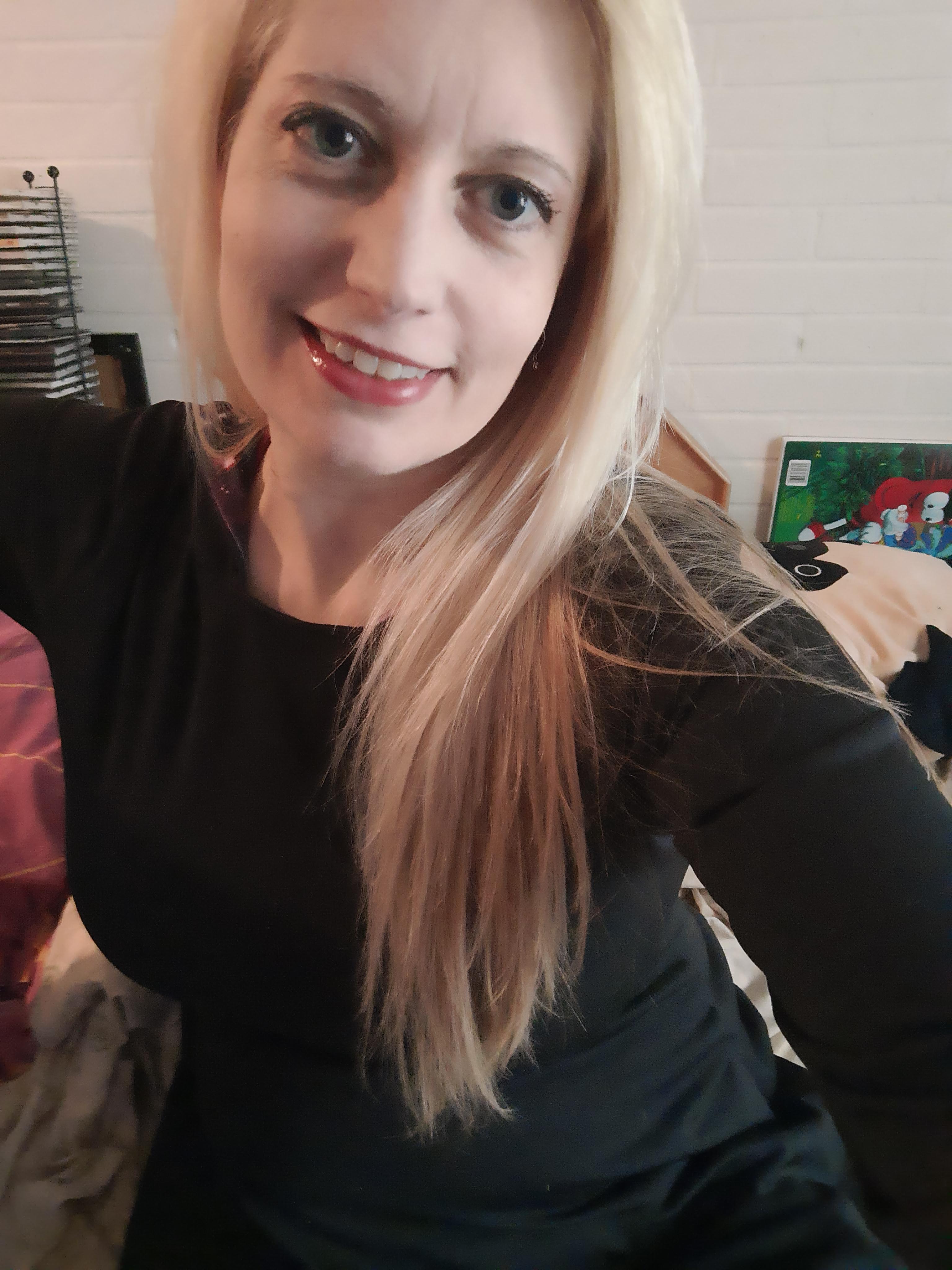 I look like a dork, lol! But I really like my face here. Thanks for the love, Reddit. Nice folks ...