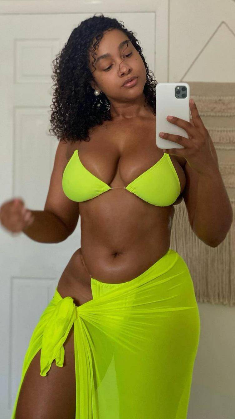 I love a slightly chubby belly to go along with the thighs | Scrolller