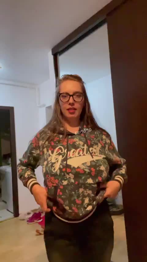 I Love Flashing My Boobs Scrolller