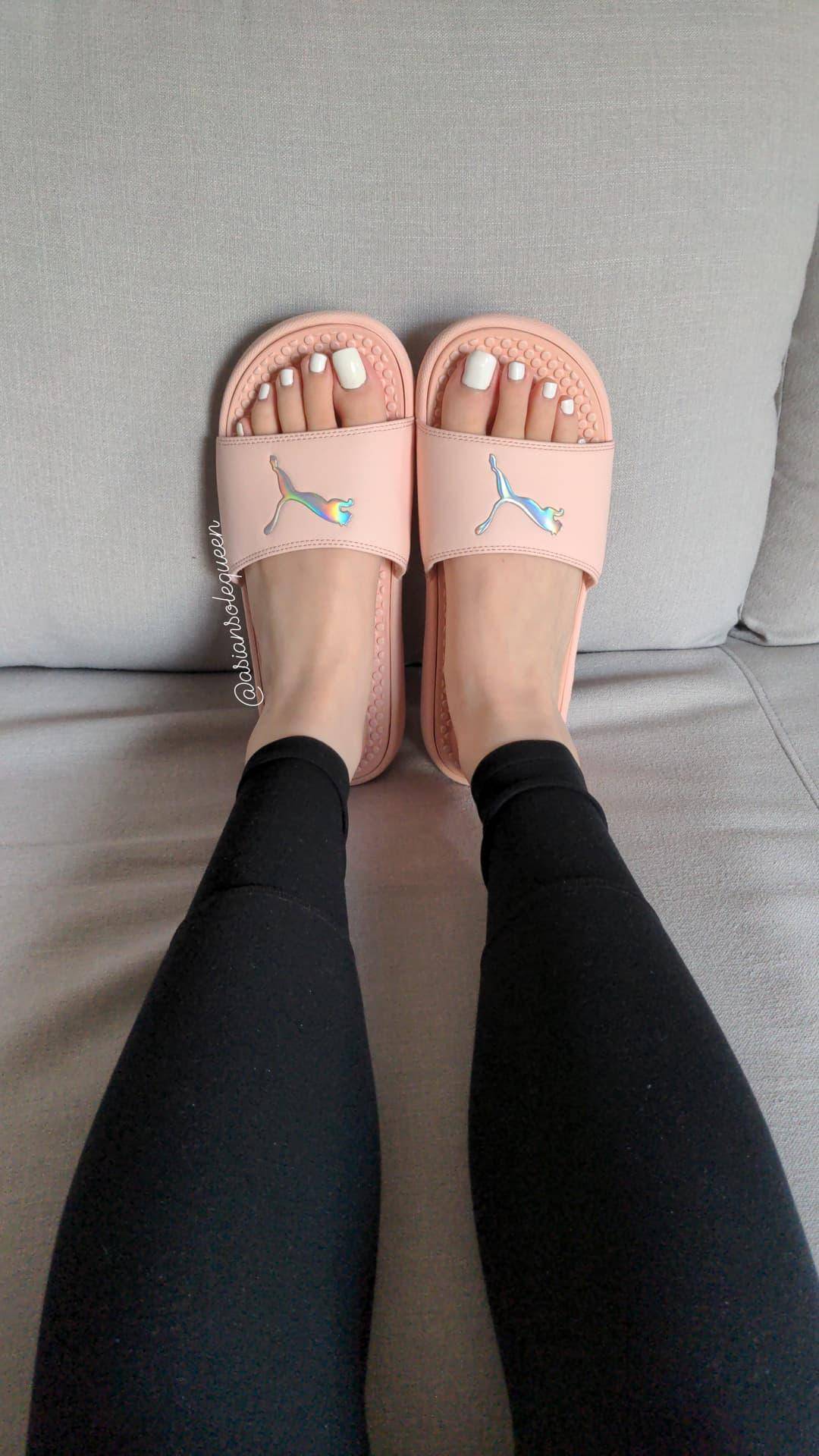 New slides for my pretty feet 😌 Aren't these cute? 💗 | Scrolller