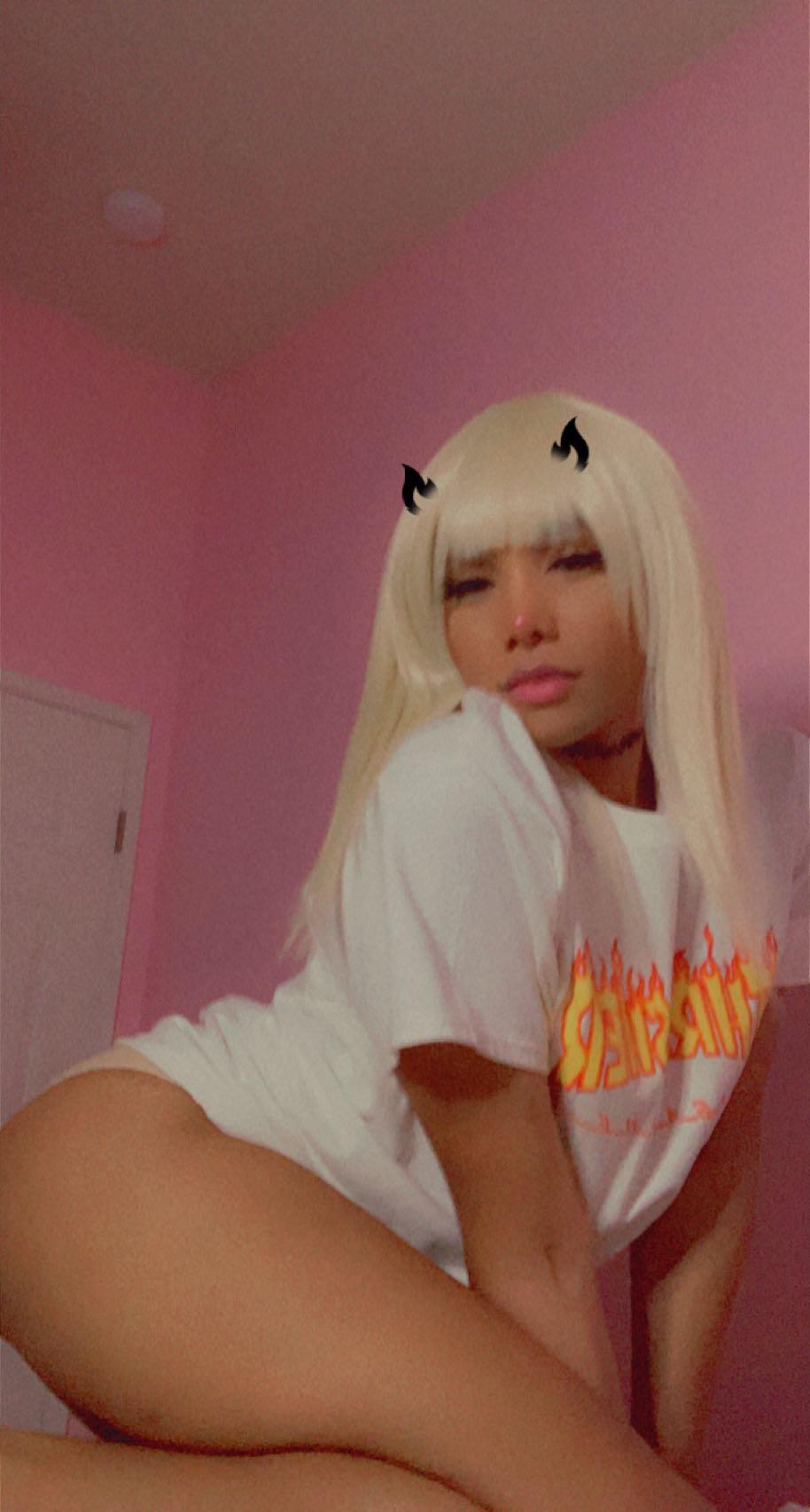 hello kitty you’re so pretty 🤍 | Scrolller