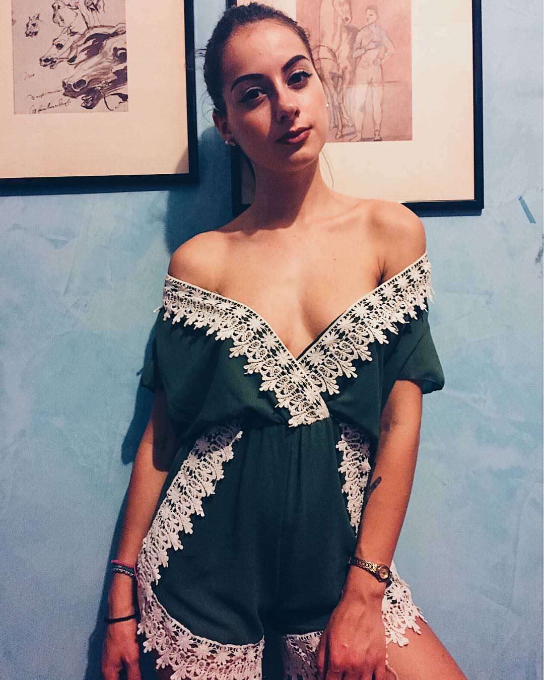 I love naked shoulders | Scrolller