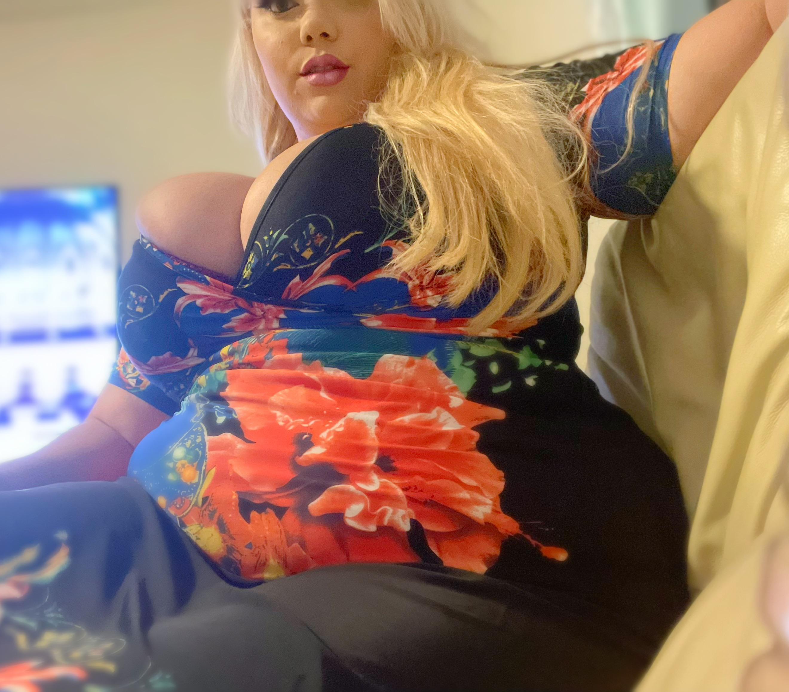 Look at my belly :) | Scrolller