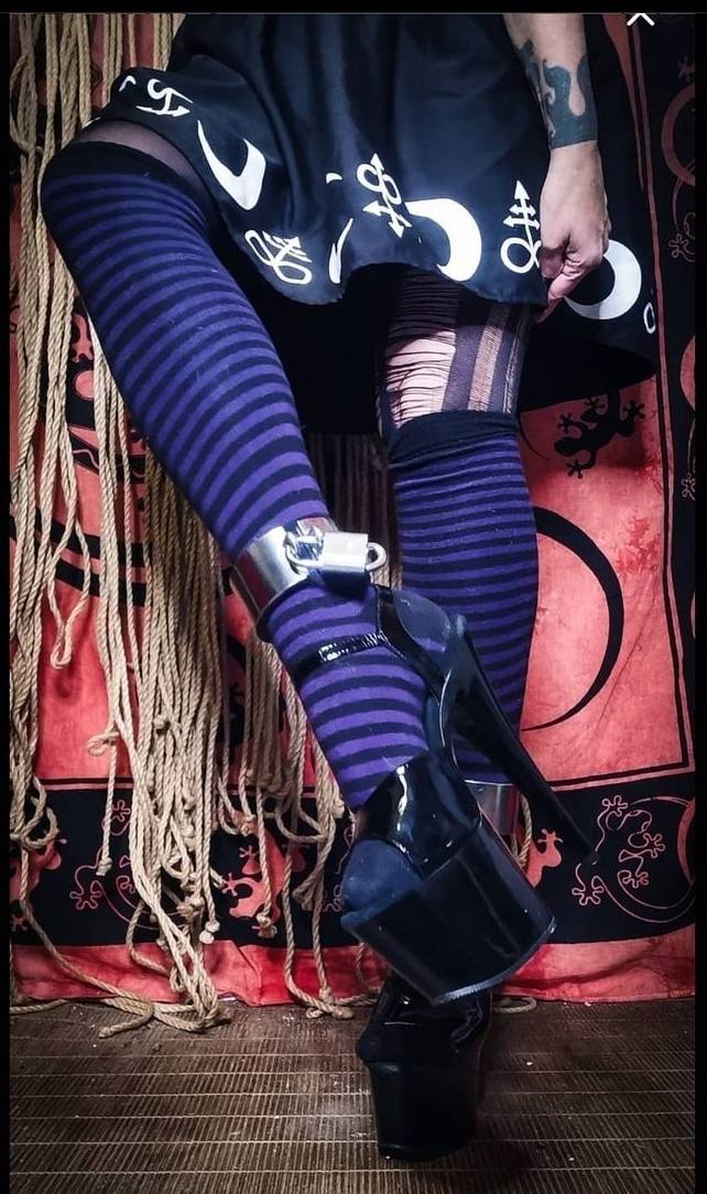 I love to wear my heels with shackles 😈😁 | Scrolller
