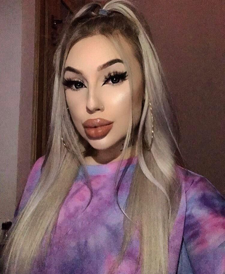 i’m a plastic doll👀💋 | Scrolller