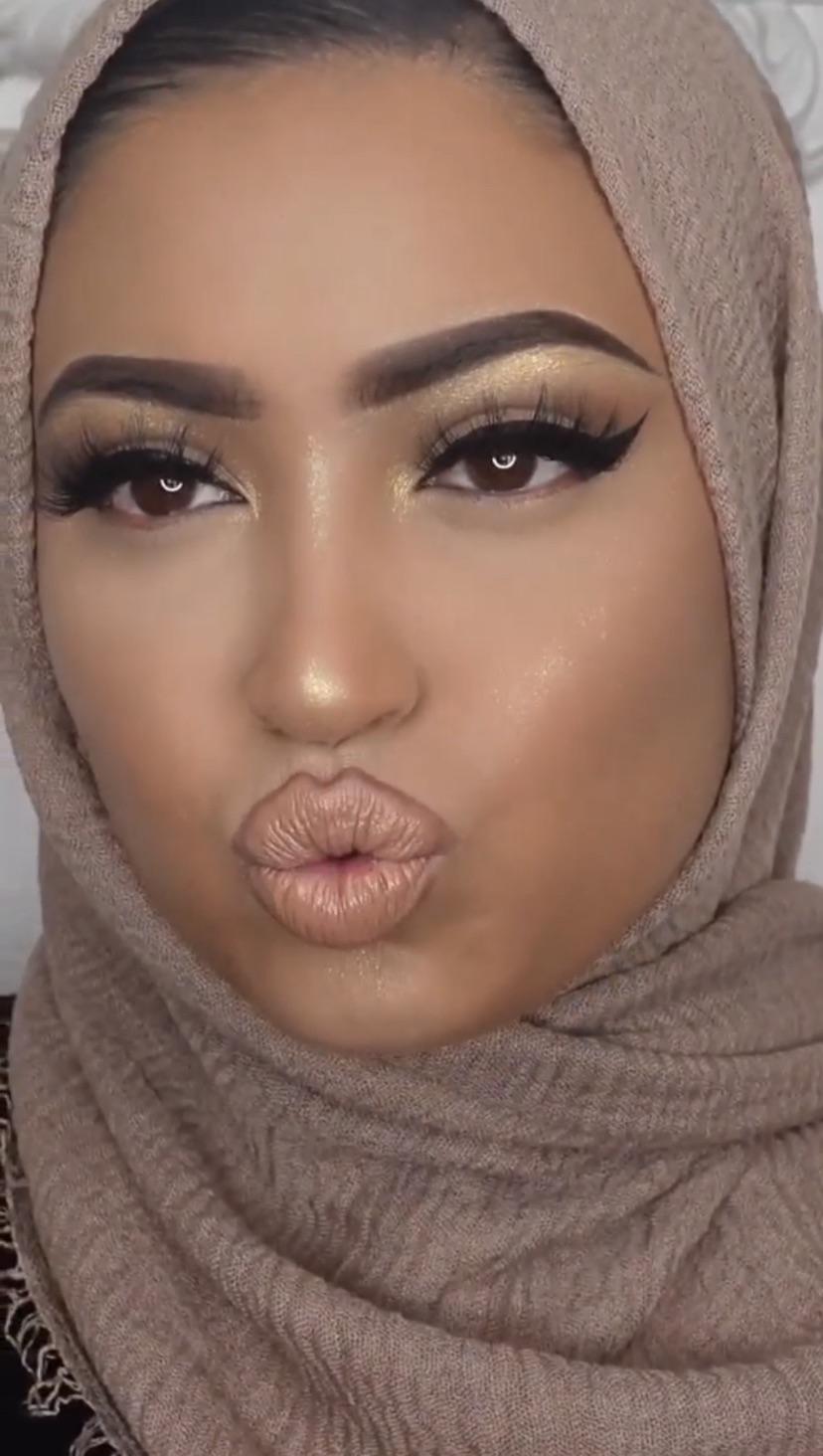 Comment below how you’ll give me a facial? | Scrolller