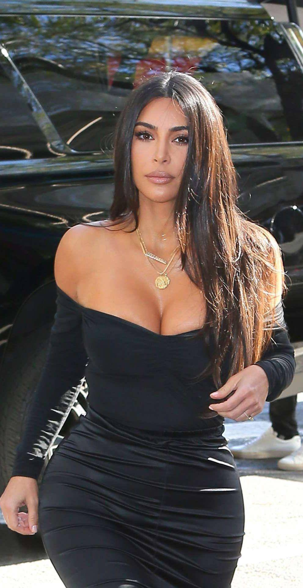 kim-k-needs-to-see-me-cum-scrolller