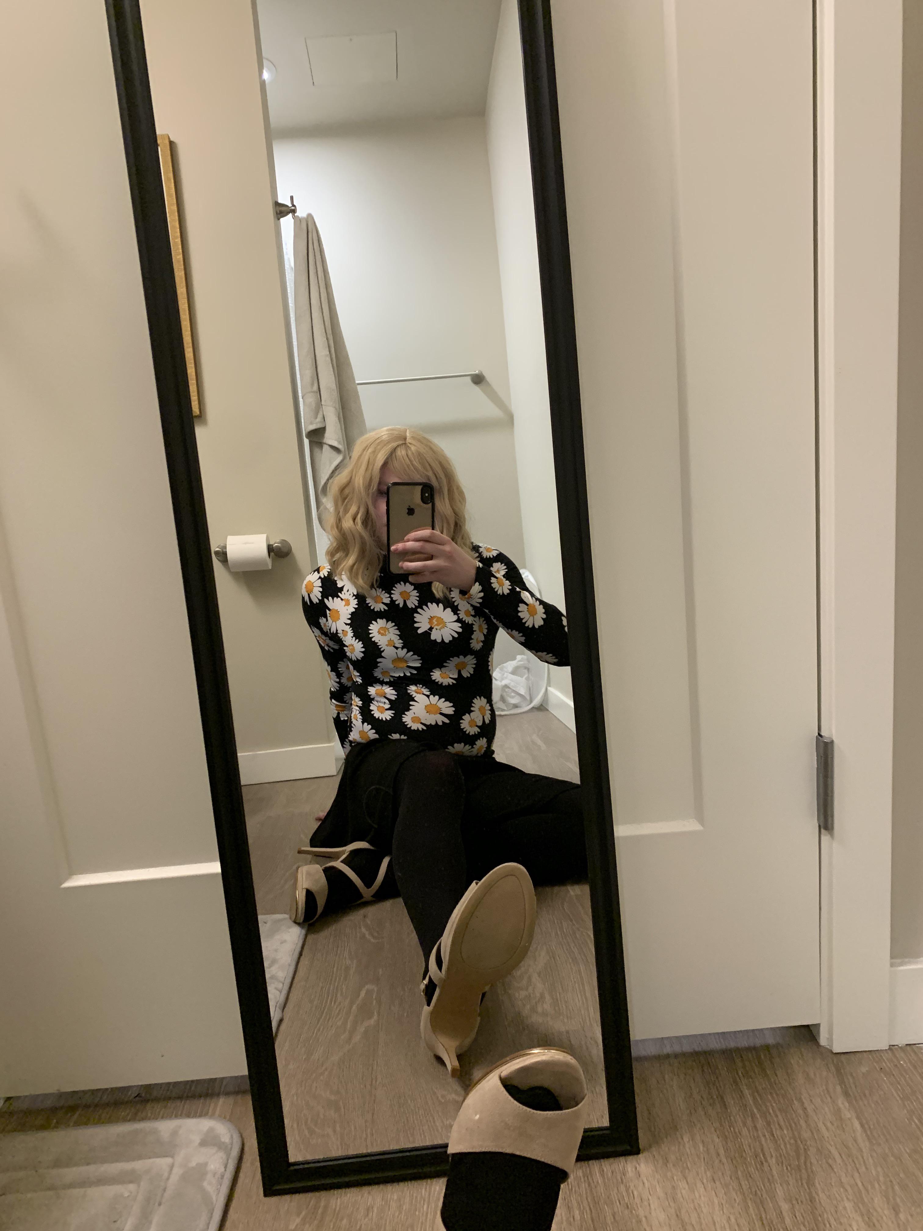 I need to work on my poses 😅 | Scrolller