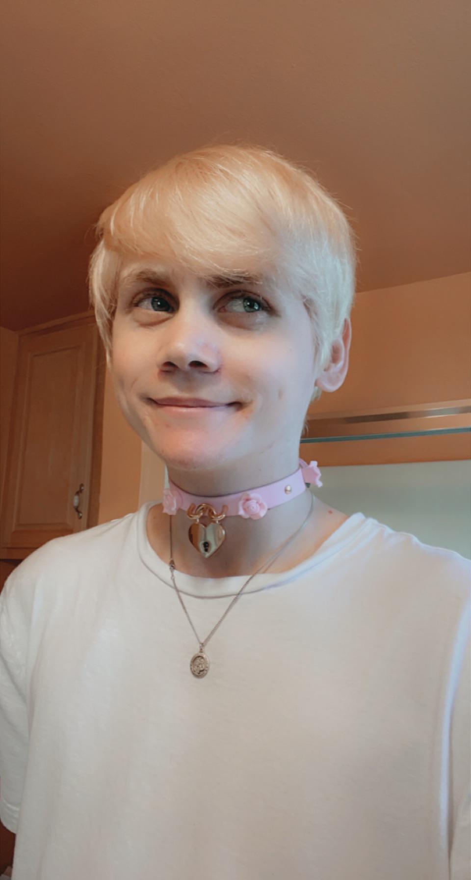 I now feel like a little submissive angel with this new choker and look. 🥺😇 | Scrolller