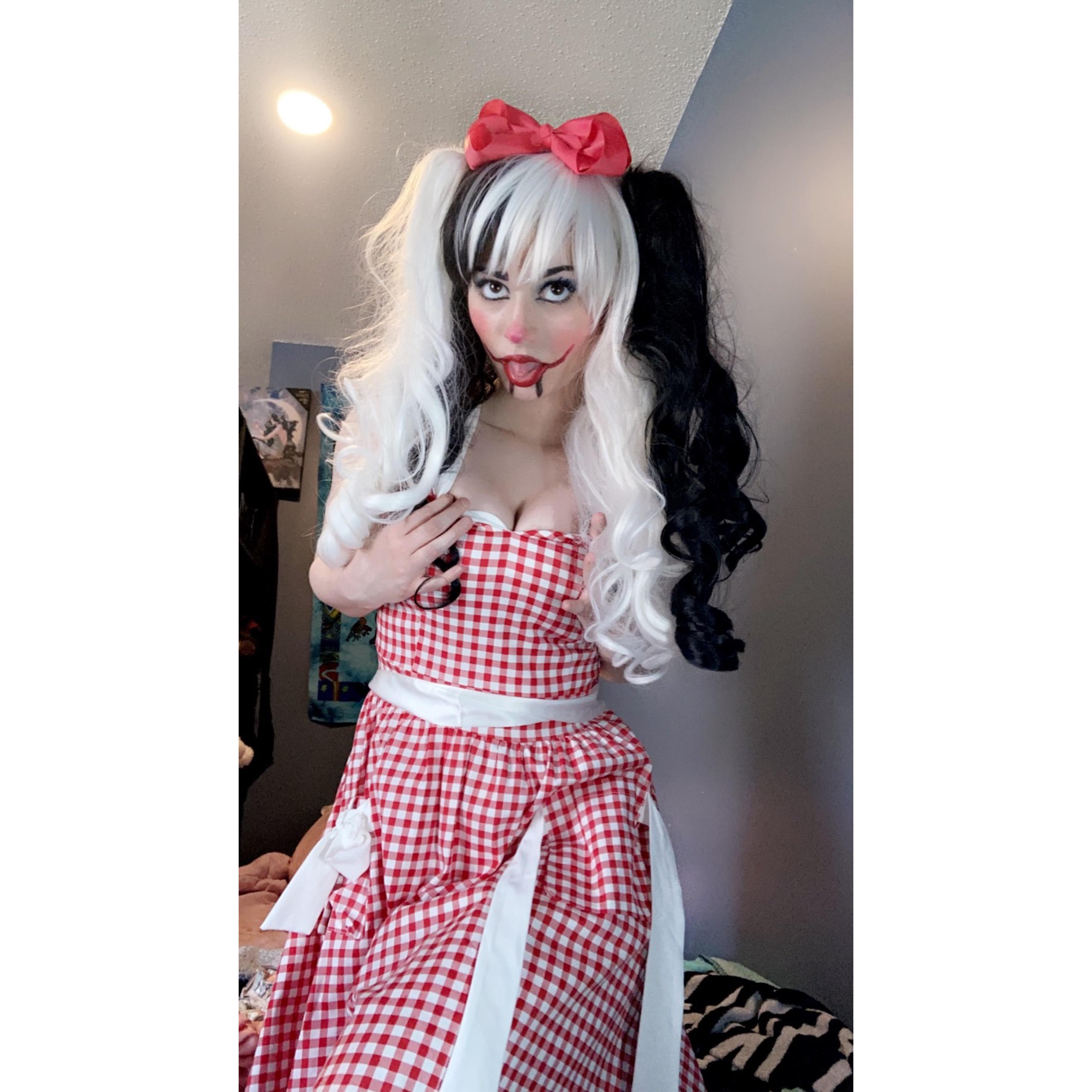 Everyone adores a cute clown 🎈 | Scrolller