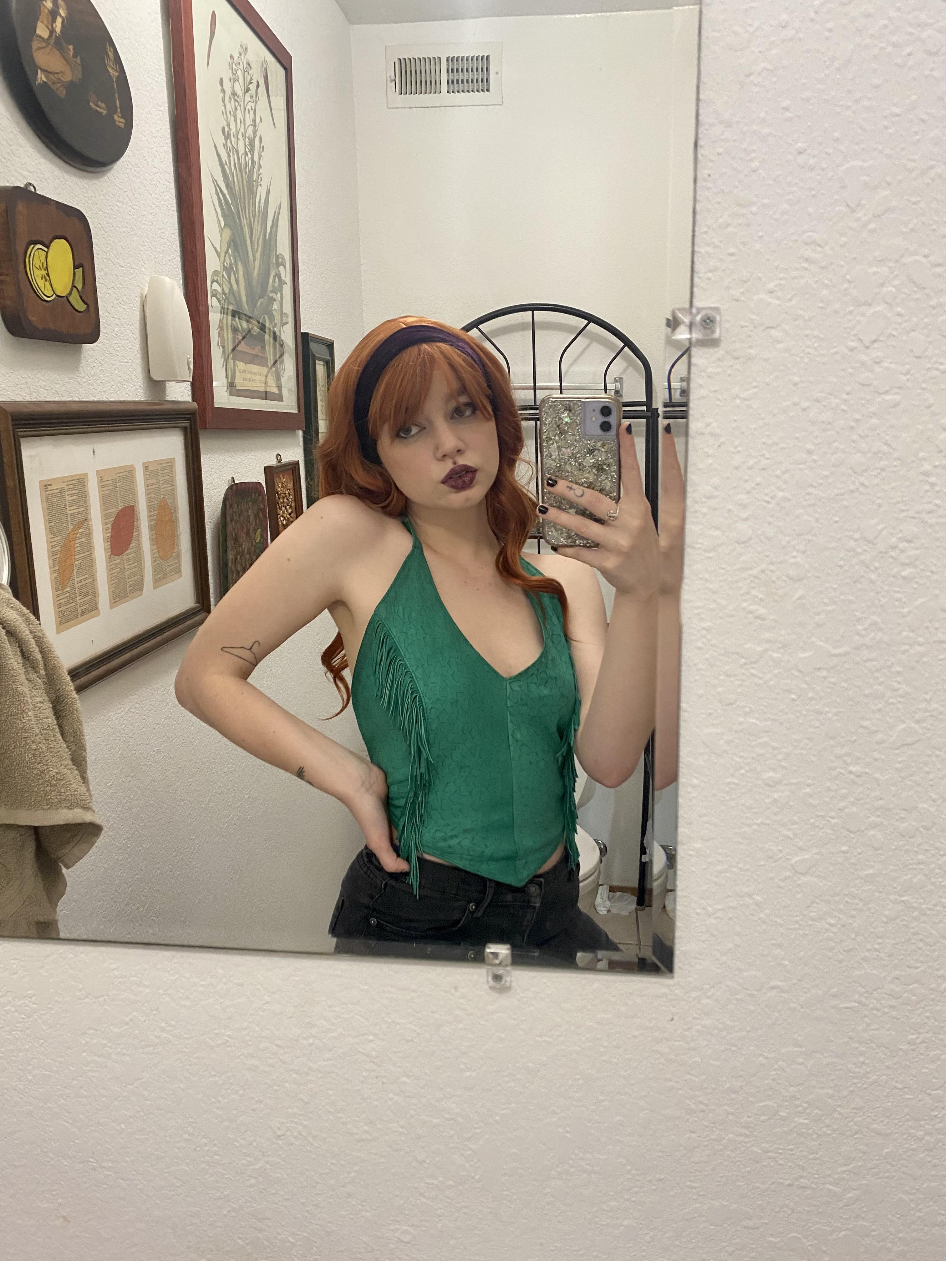 I Rarely Take Mirror Selfies Bc I Look So Smoll Scrolller