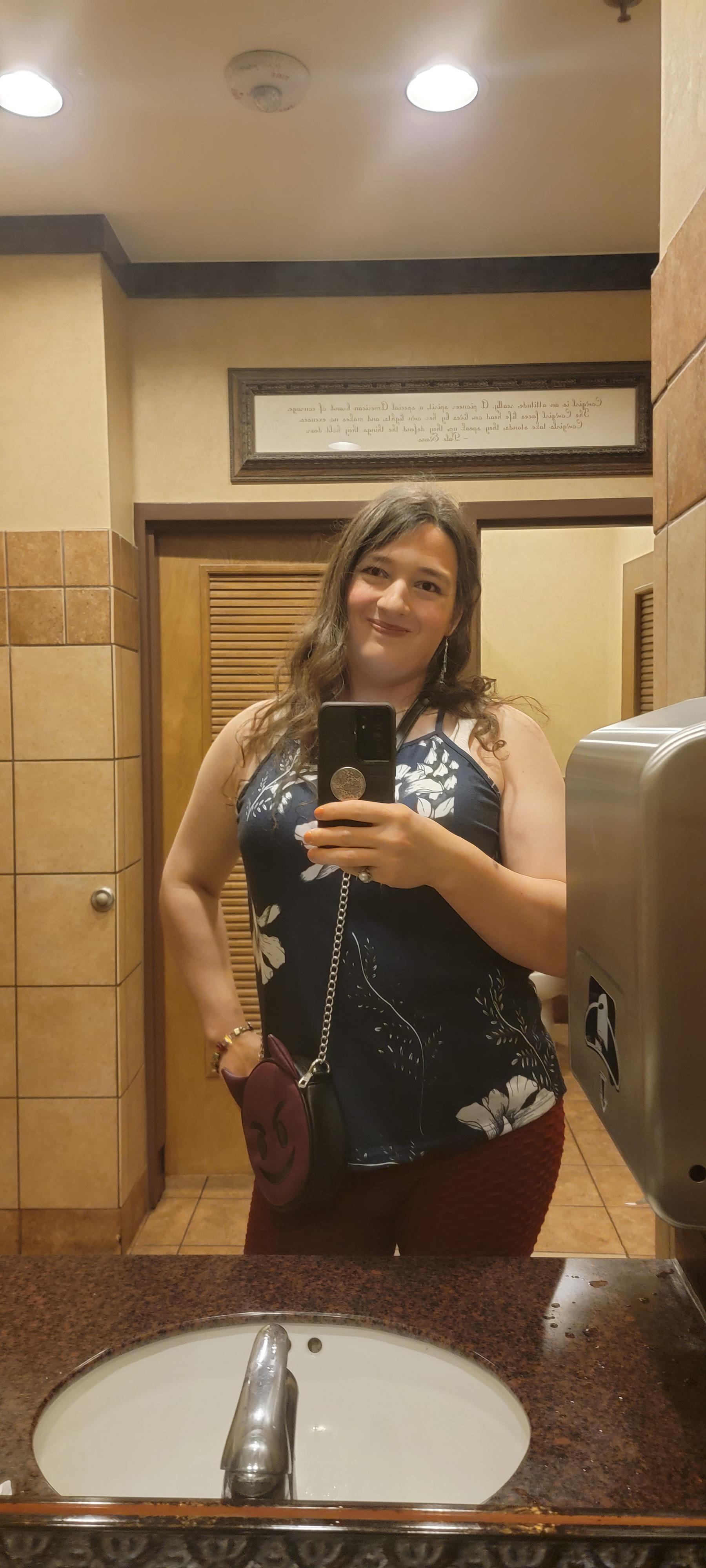 I realllllyyyy need a full length mirror in my apartment | Scrolller