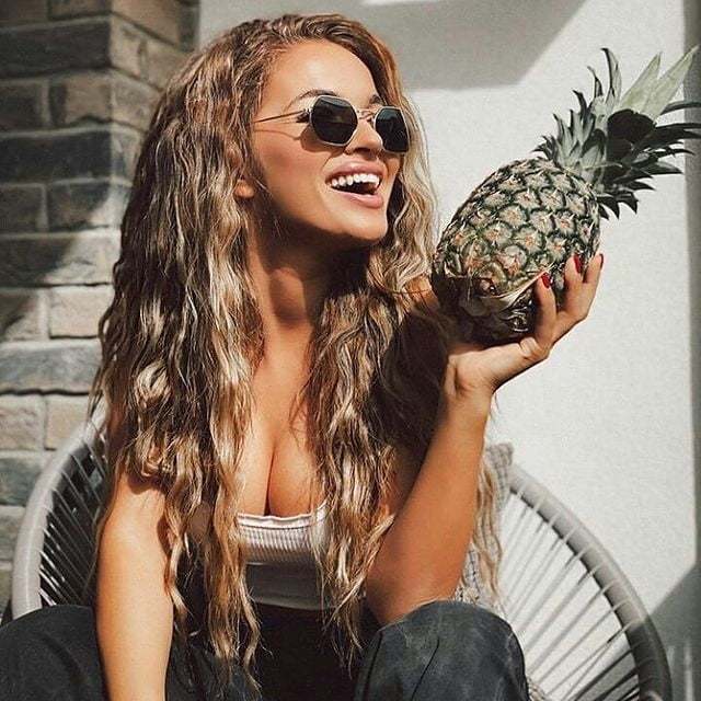 I see three pineapples here | Scrolller