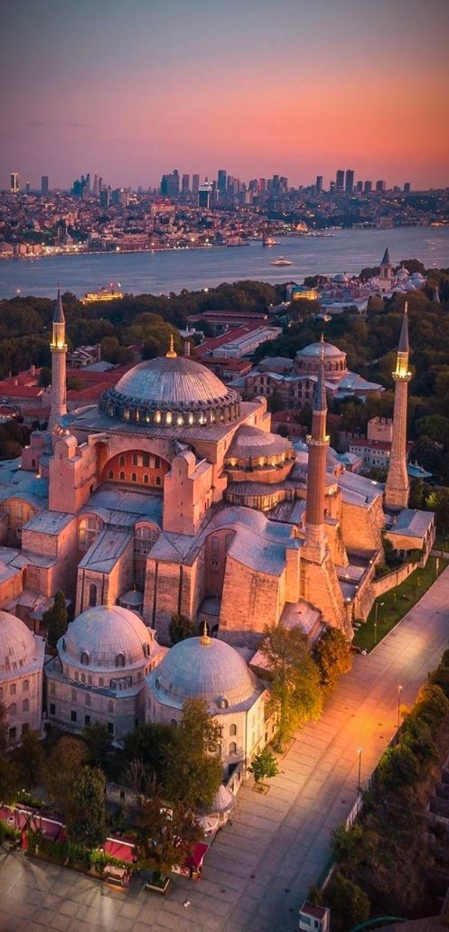 İstanbul | Scrolller