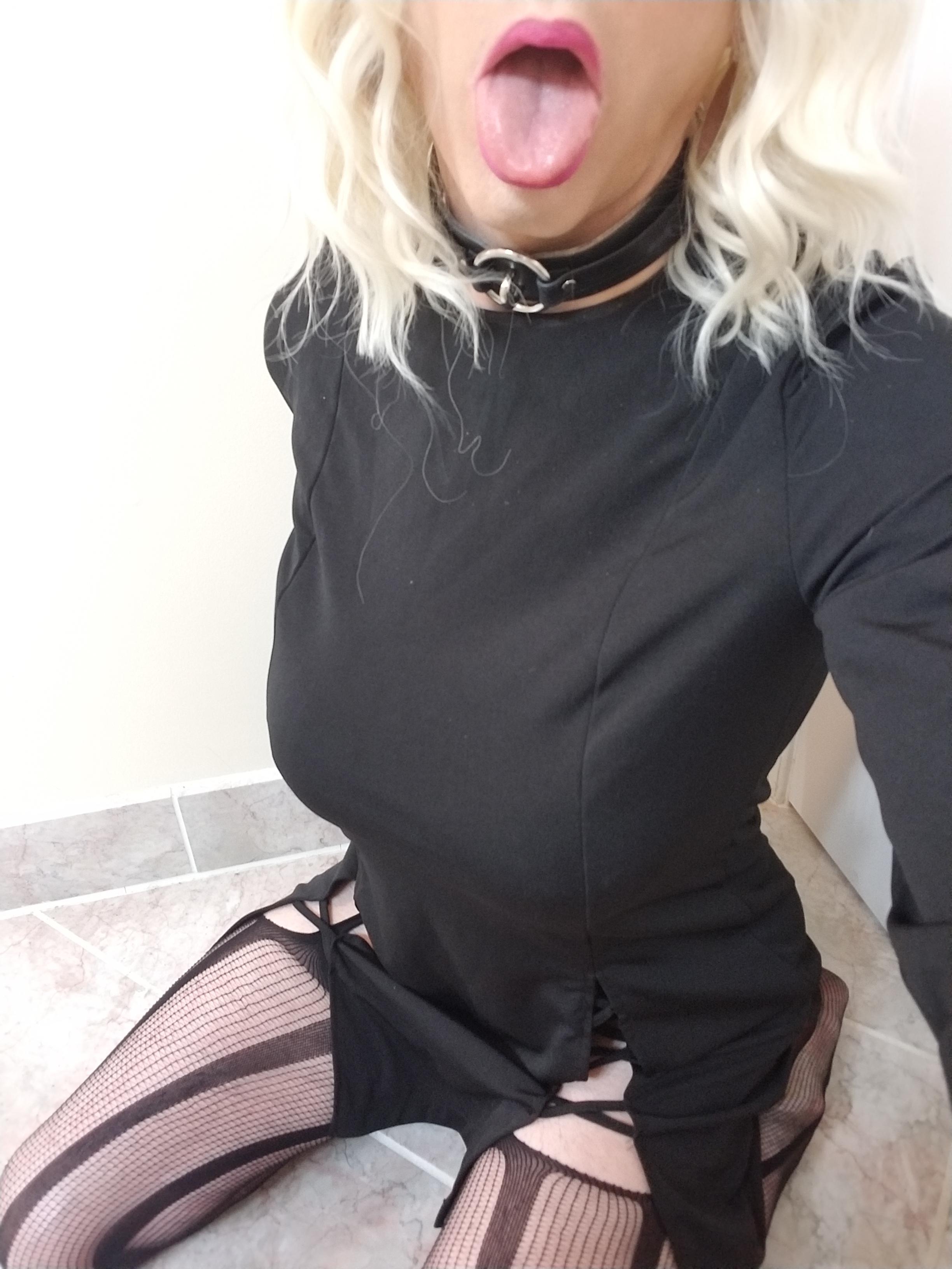 I swallow | Scrolller