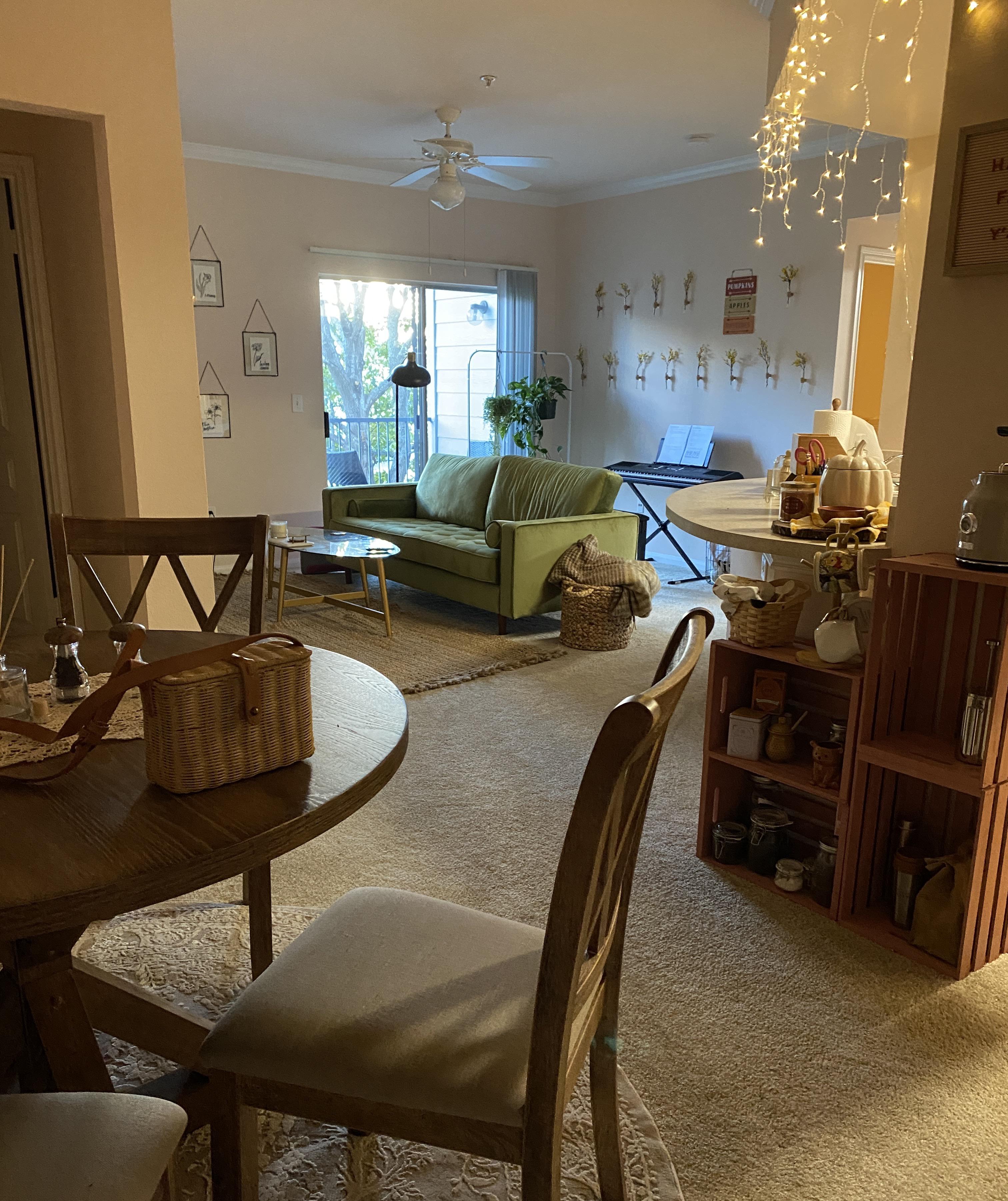 i think i’ve finally finished decorating my apartment! | Scrolller