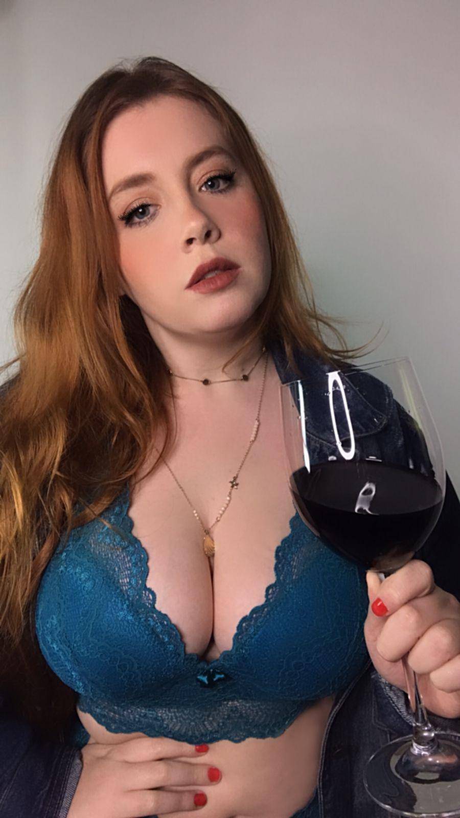 Selfie and wine | Scrolller