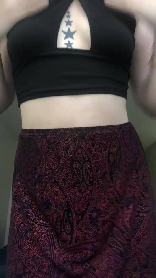 Im Not Wearing Panties Under My Skirt Wanna See Scrolller